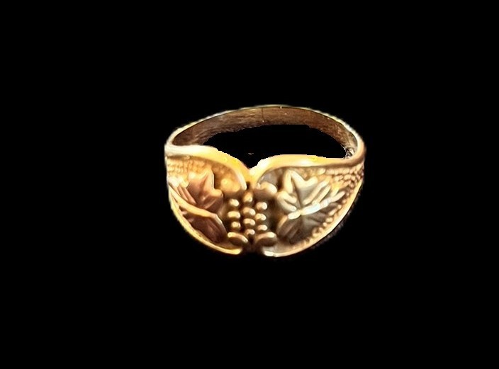 Black Hills Gold Grape Leaf & Grapes Ring #1321 | Auctionninja.com
