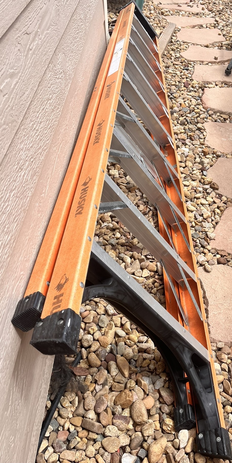Husky 10 Foot Ladder #1751 | Auctionninja.com