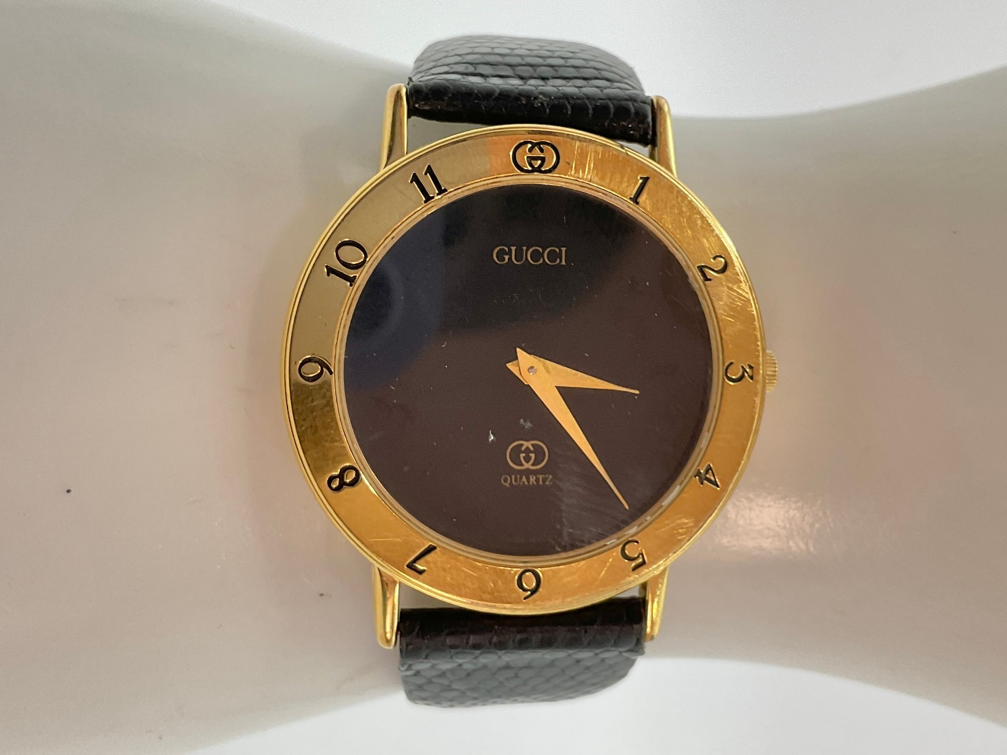 Gucci 1990's Watch Round Face Leather Band Authentic #1550 ...