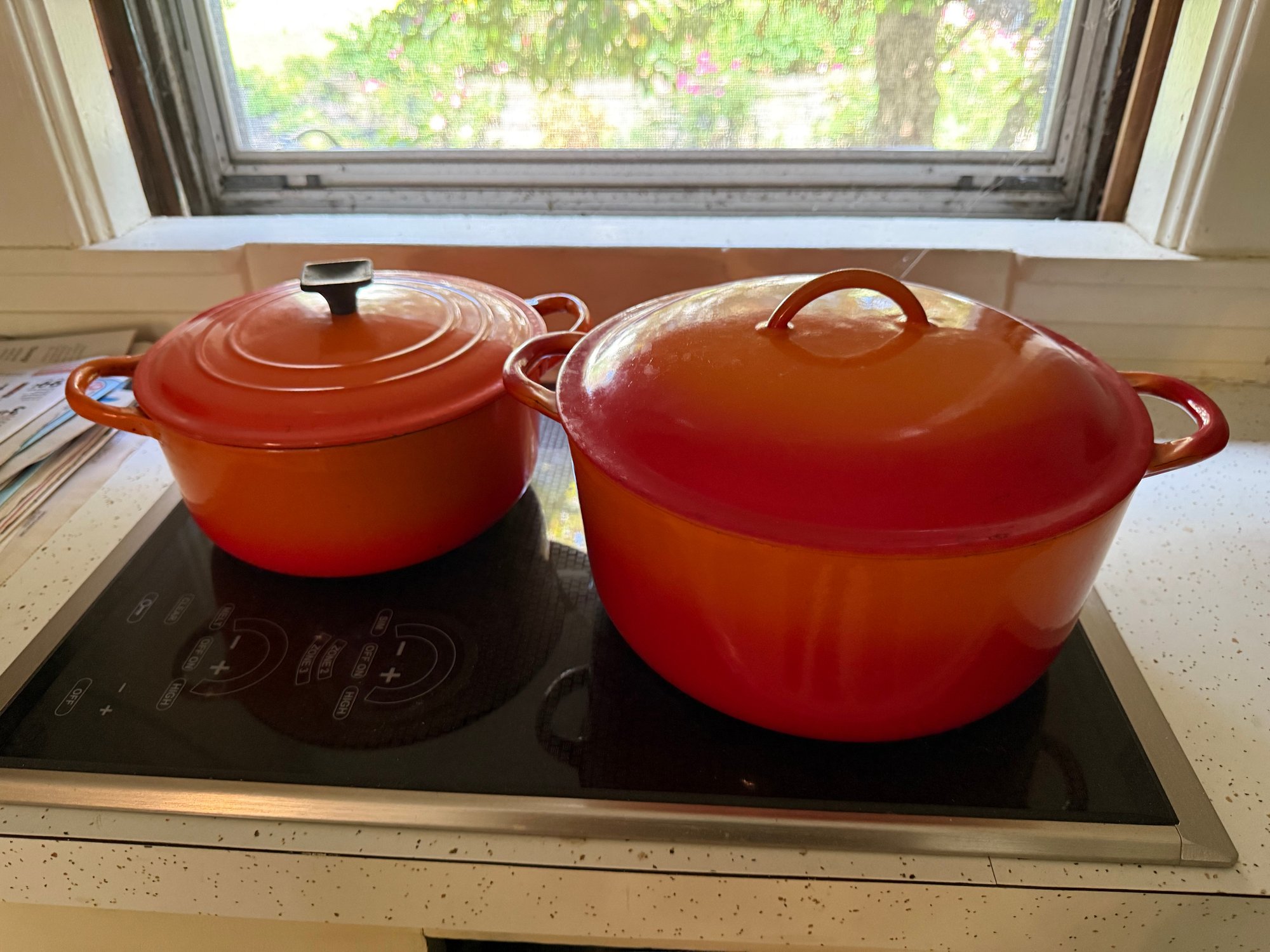 Le Creuset And Descowar Cast Iron Pots (K1) #13250 | Auctionninja.com