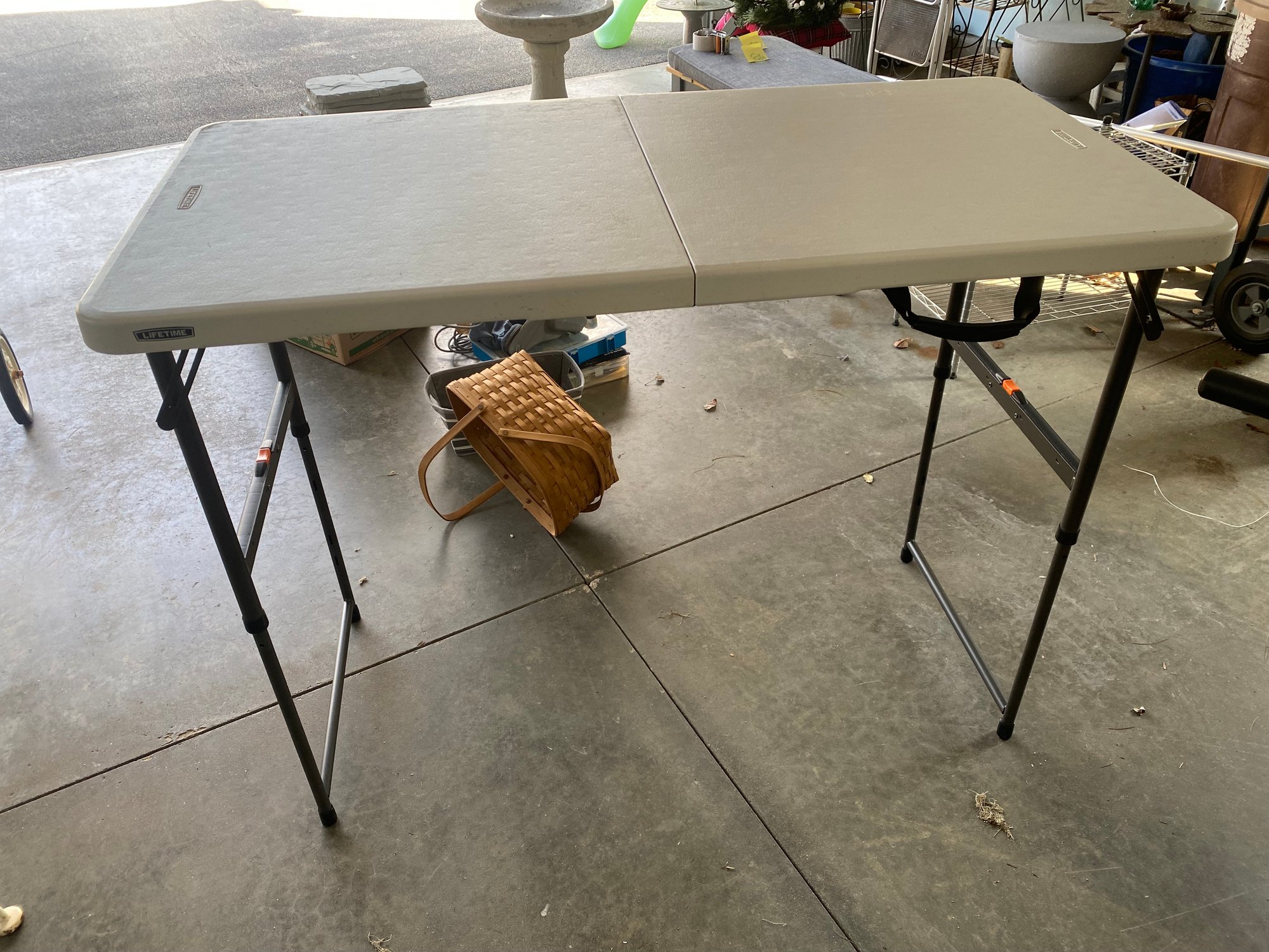 2x4 Folding Table With Telescoping Legs #4669 | Auctionninja.com