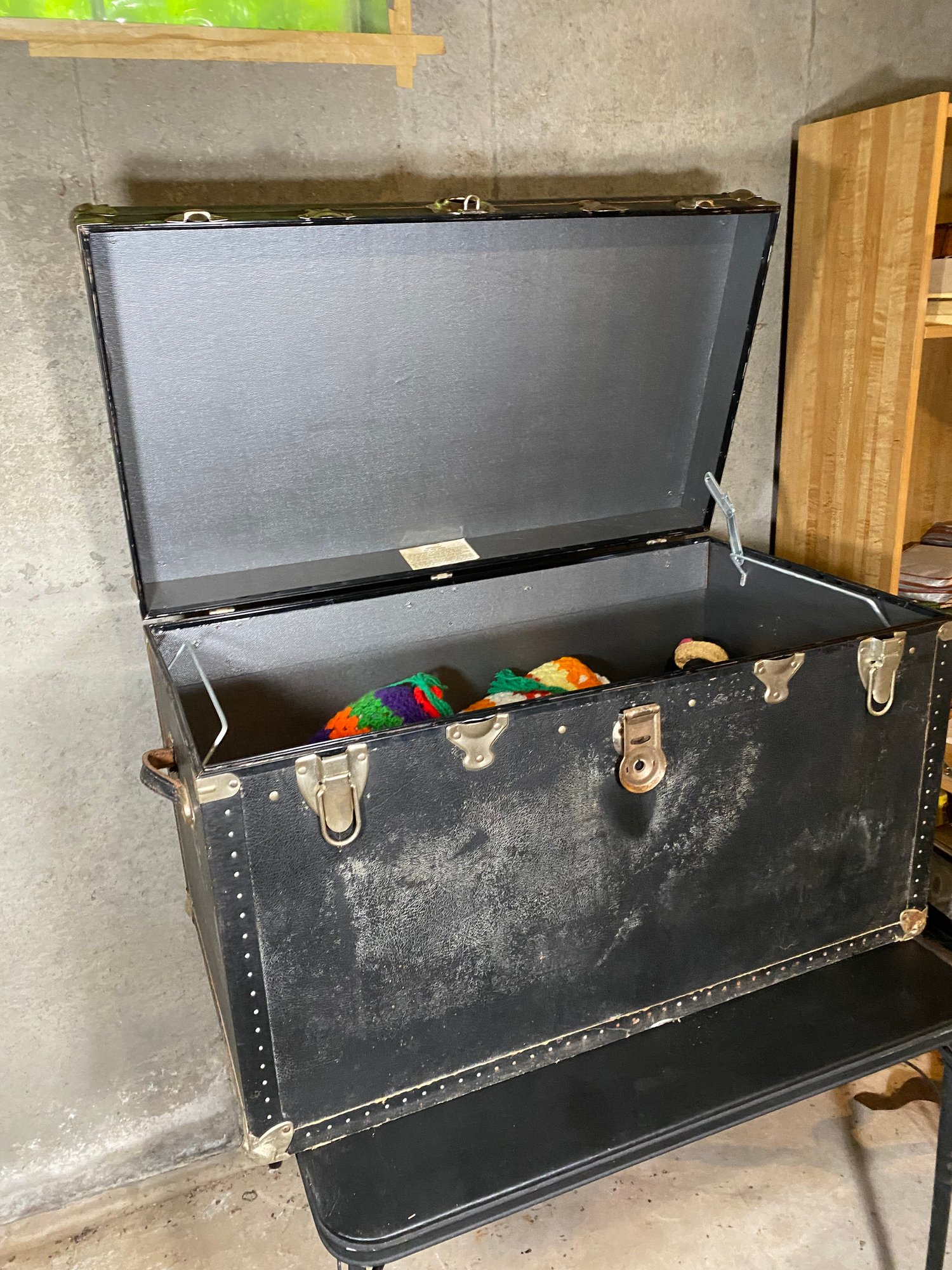 Black Trunk And Contents (B127) #5486 | Auctionninja.com