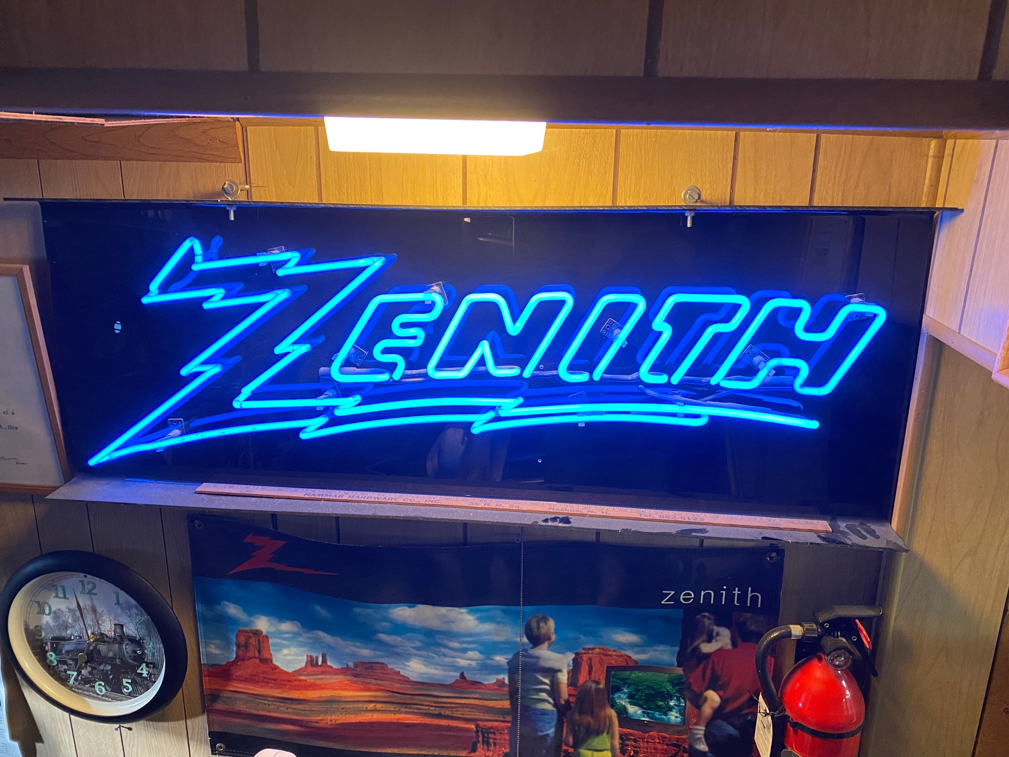 Vintage Neon Zenith Sign #7813 | Auctionninja.com