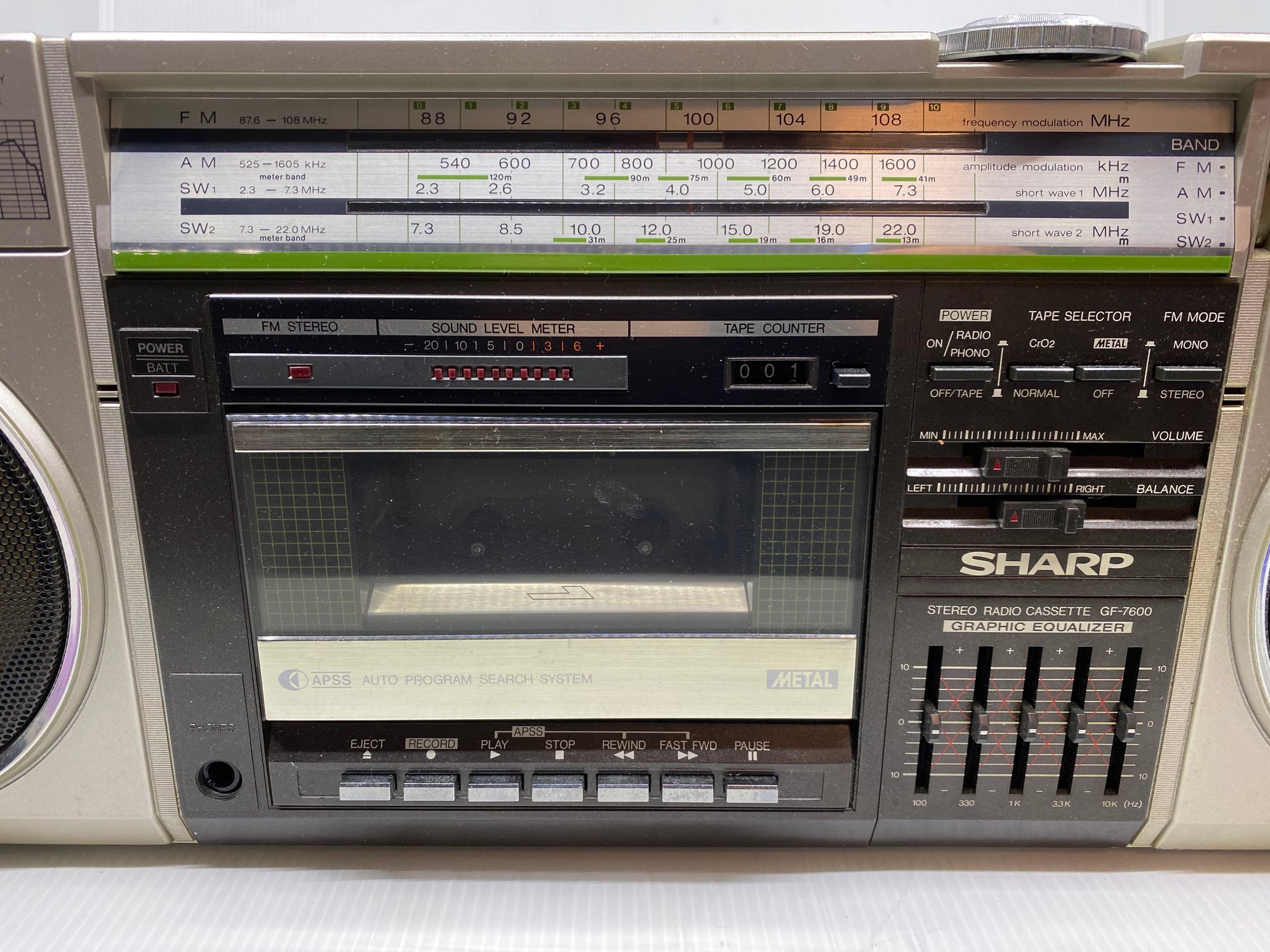Sharp AM/FM Cassette Radio (KT40) #7828 | Auctionninja.com