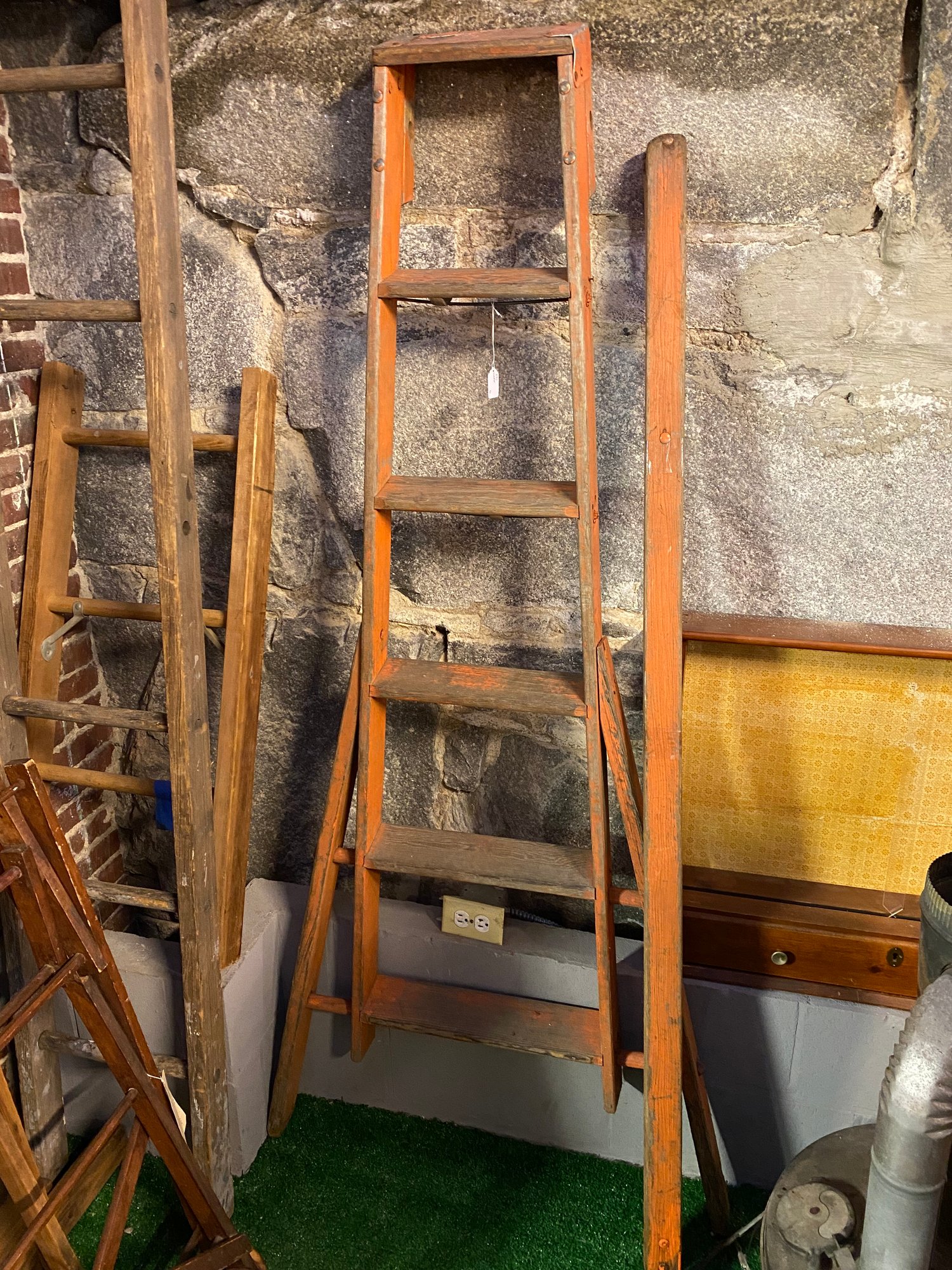 Orange Ladder #5894 | Auctionninja.com