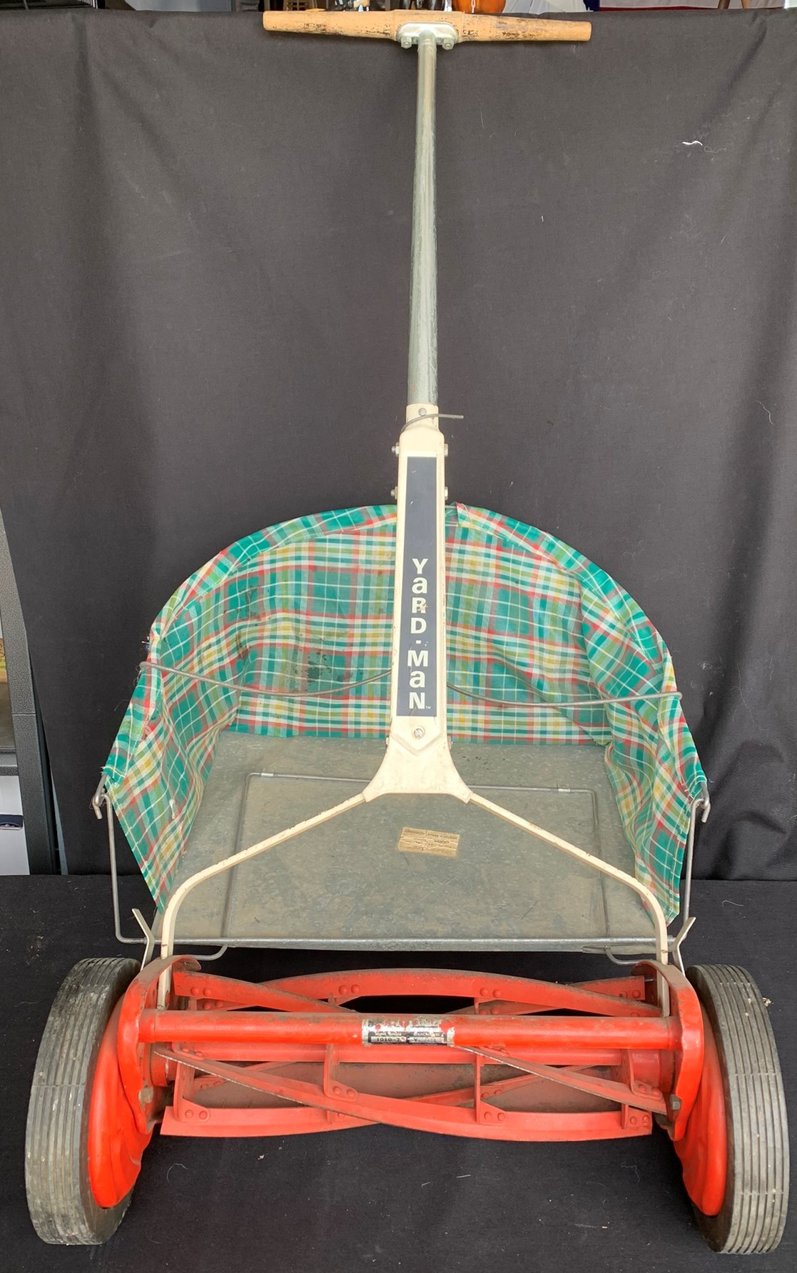 Vintage Yard-Man Push Lawn Mower With Bag #1700 | Auctionninja.com
