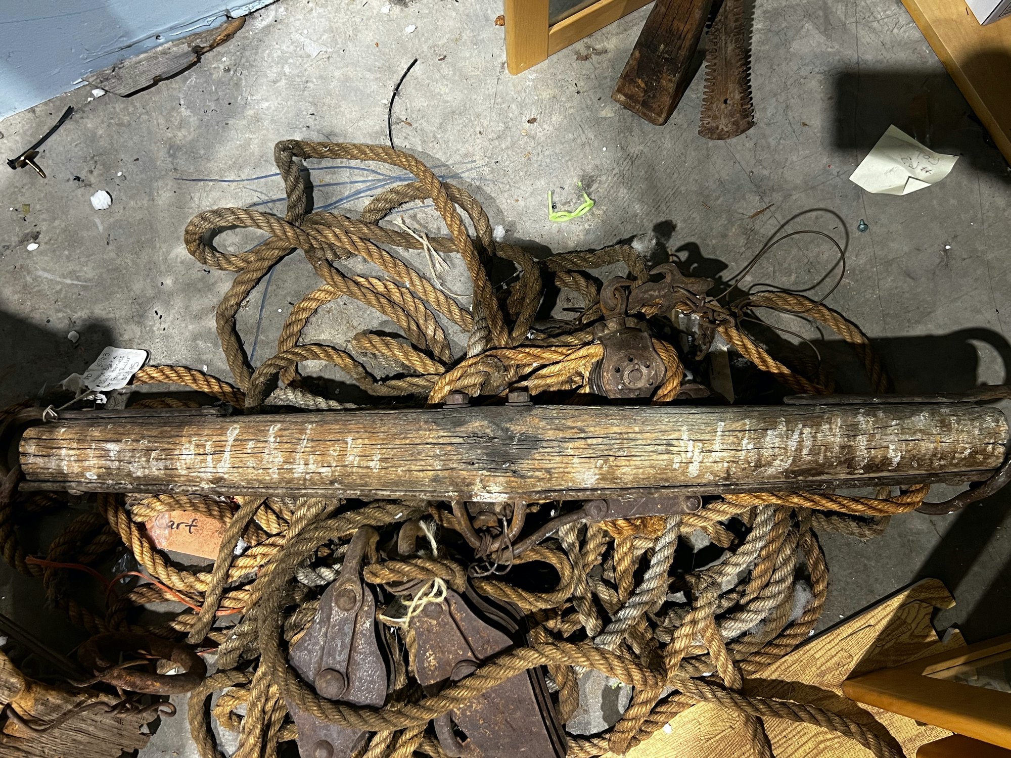 Antique Pulley & Yoke Tree, With Rope #3144 | Auctionninja.com