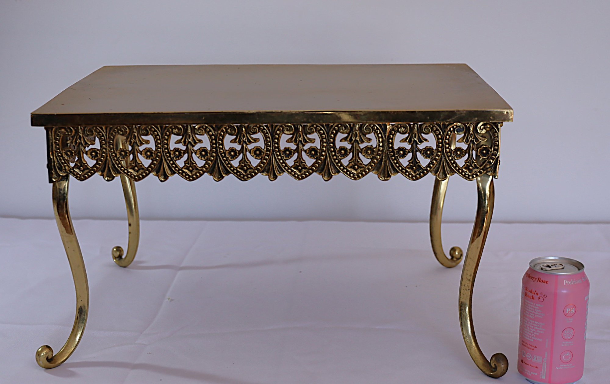 Vintage Brass Stand With Elegant Turned Legs #17597 | Auctionninja.com