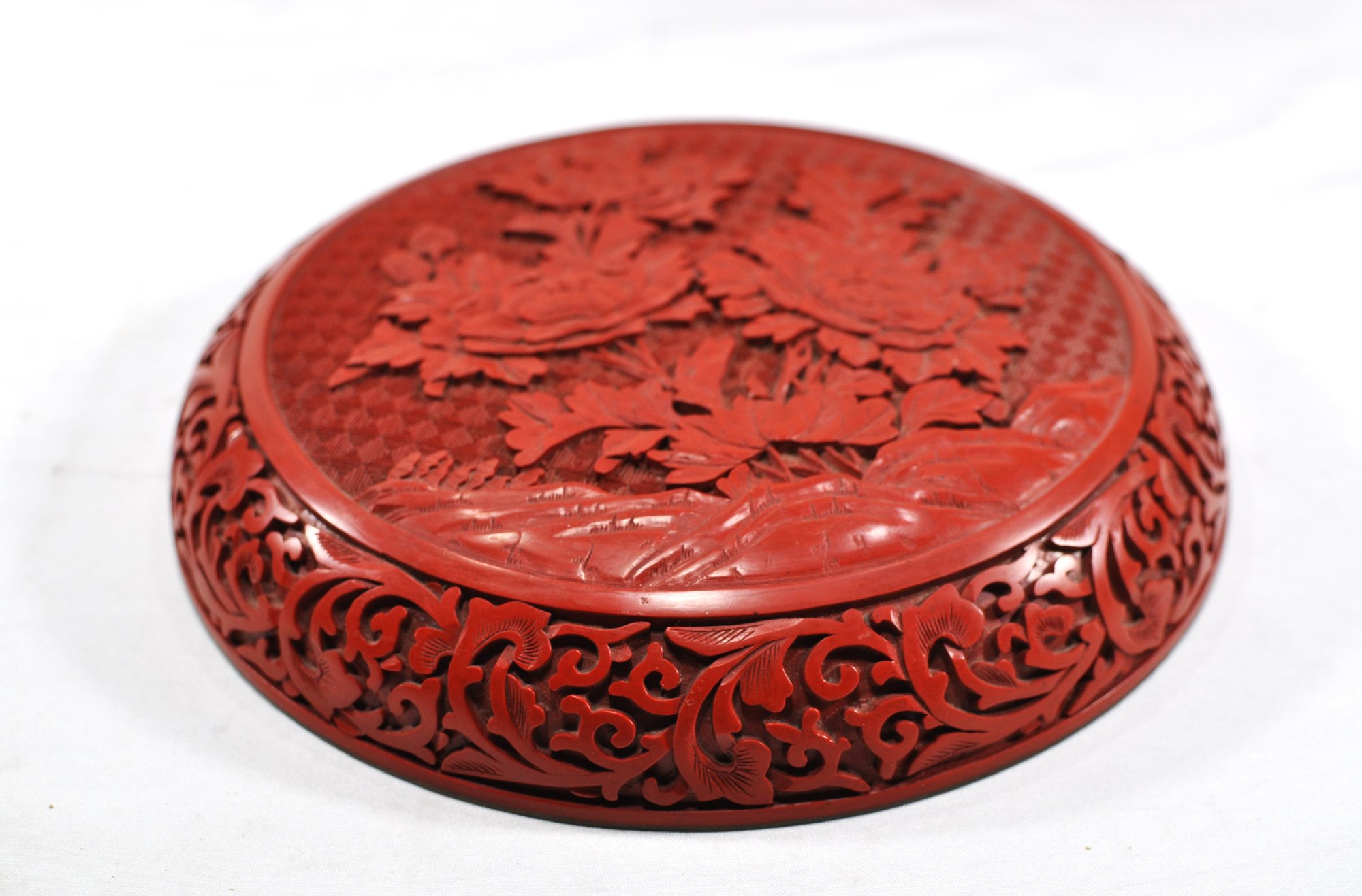 Vintage Chinese Carved Red CINNABAR Lacquer Round Lidded Box #1946 ...