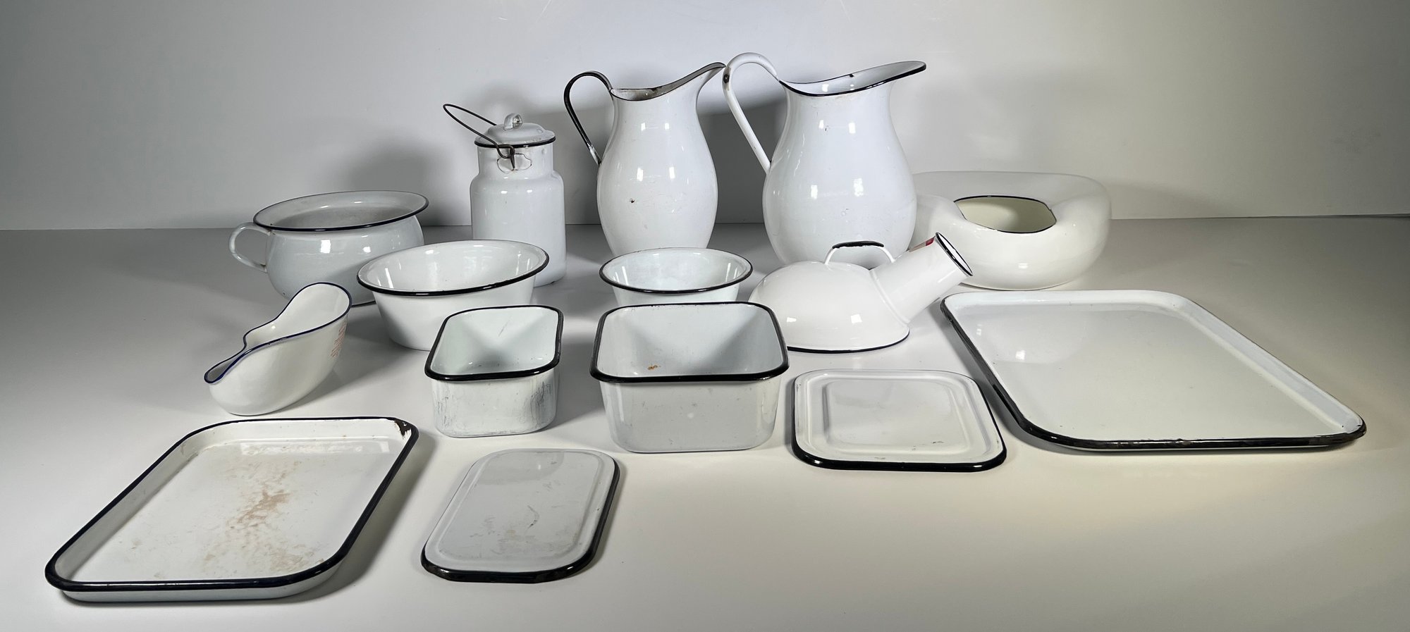 Collection Of White Enamelware #27851 | Auctionninja.com