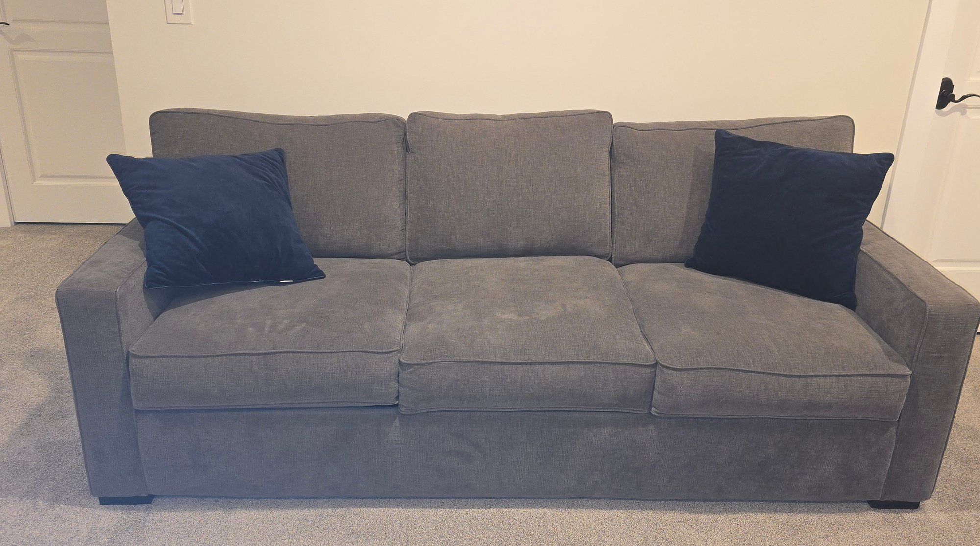 Comfy Gray Pull Out Couch (hide A Bed) #1058 | Auctionninja.com