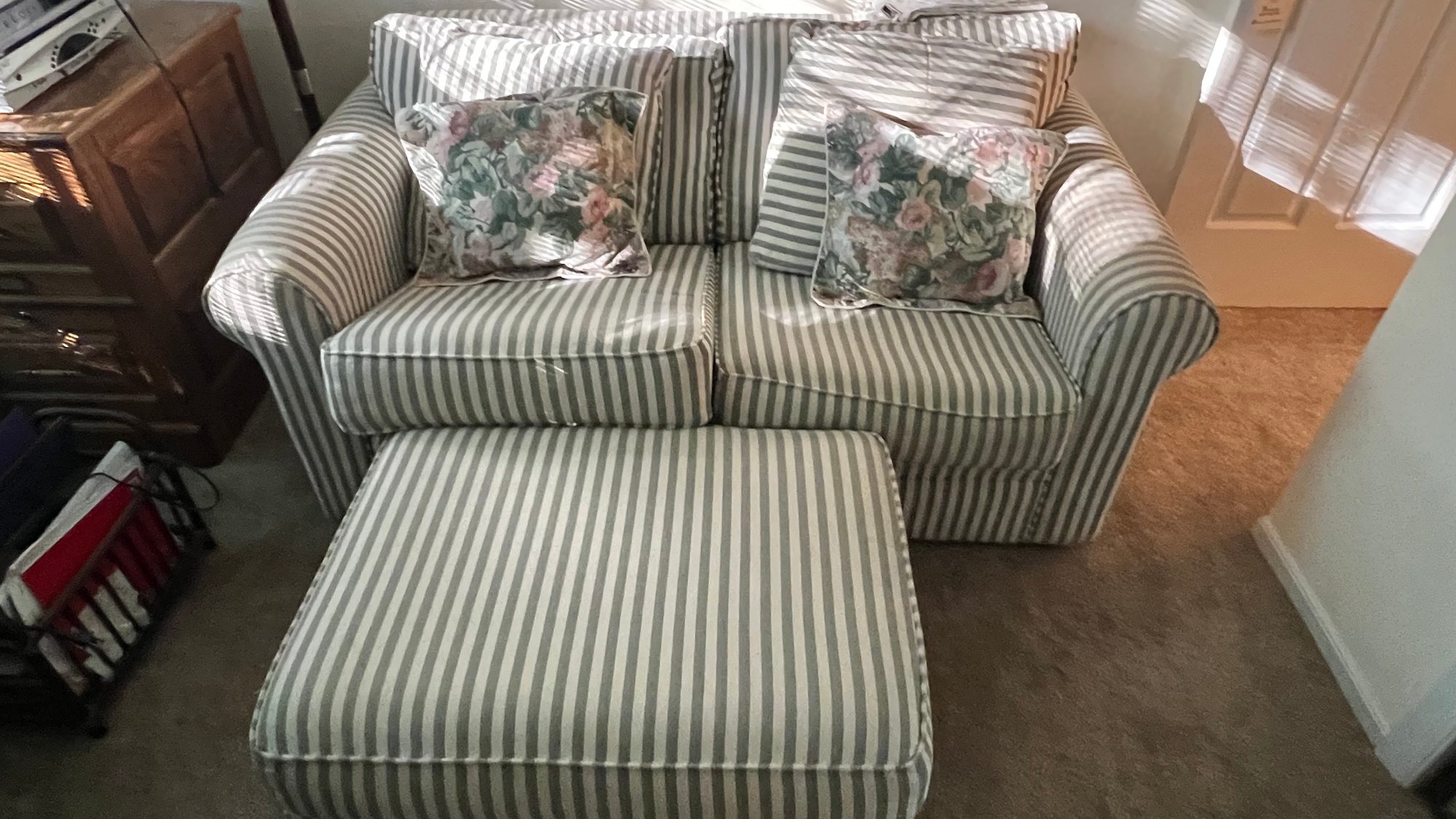 Barhaus Loveseat Sofa #1935 | Auctionninja.com