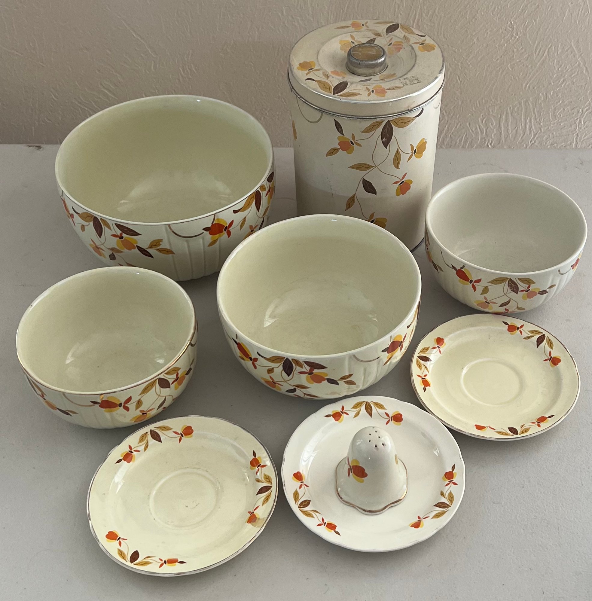 Assorted Vintage Halls Superior Kitchenware Including Nesting Bowl Set ...