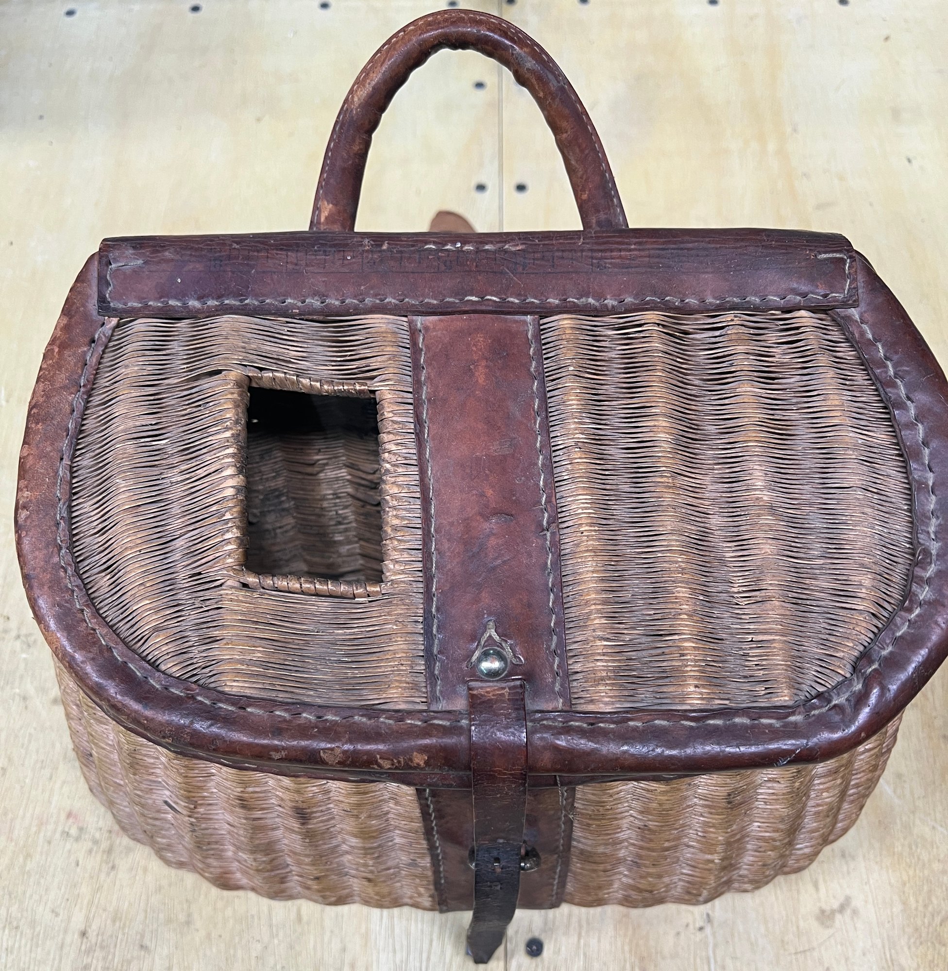 Antique Leather And Wicker Fishing Creel #43442 | Auctionninja.com