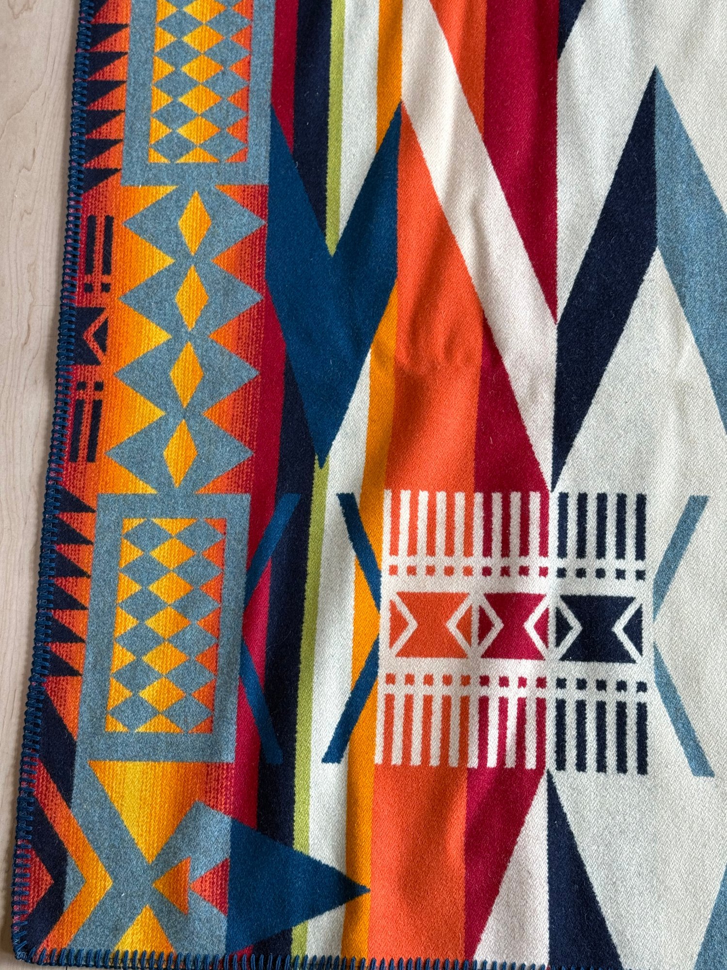 Pendleton Virgin Wool And Cotton Beaver State Robes And Shawls Blanket ...