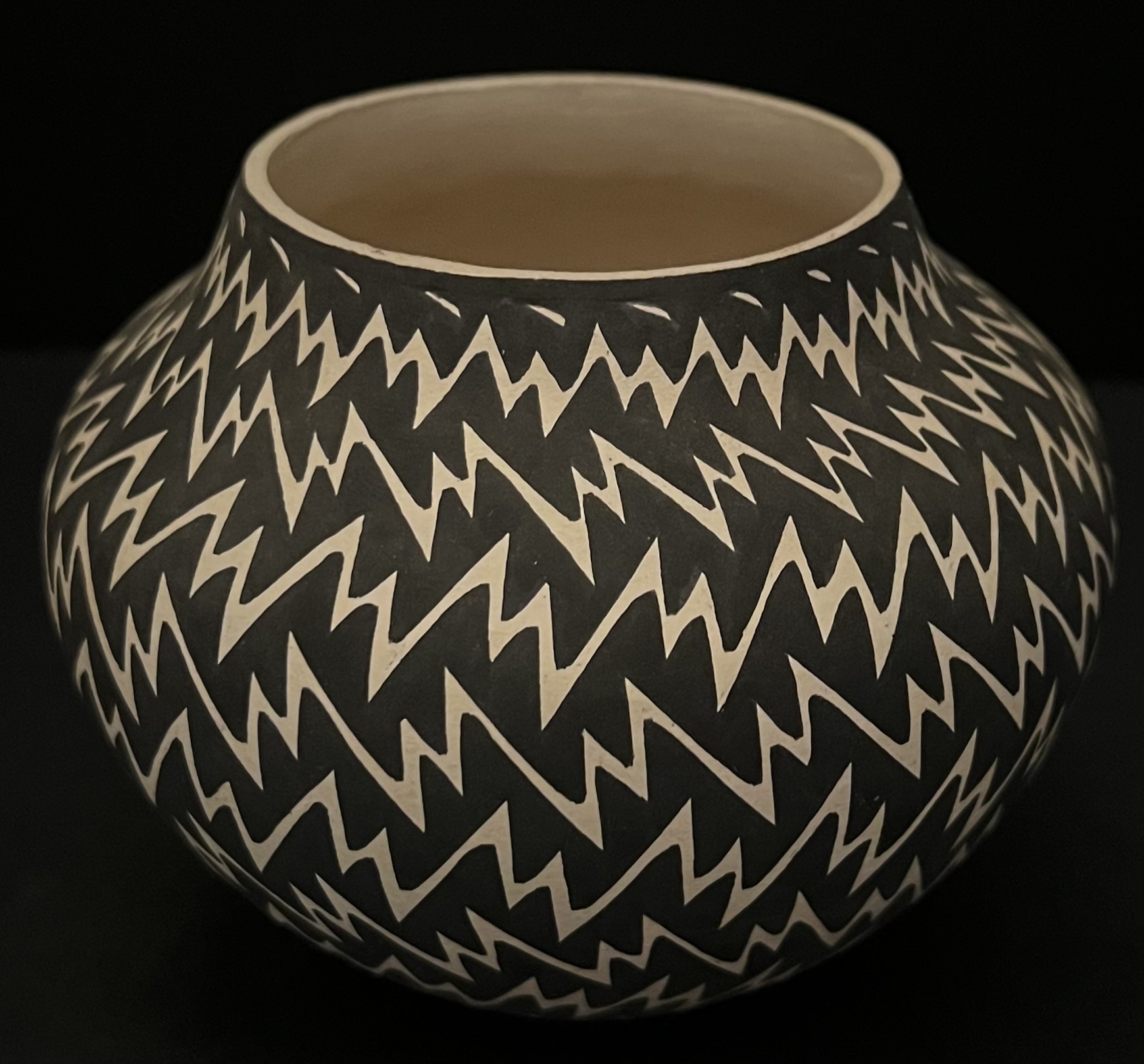 Jennifer Estevan Acoma NM 4" Signed Pottery Jar #31720 | Auctionninja.com