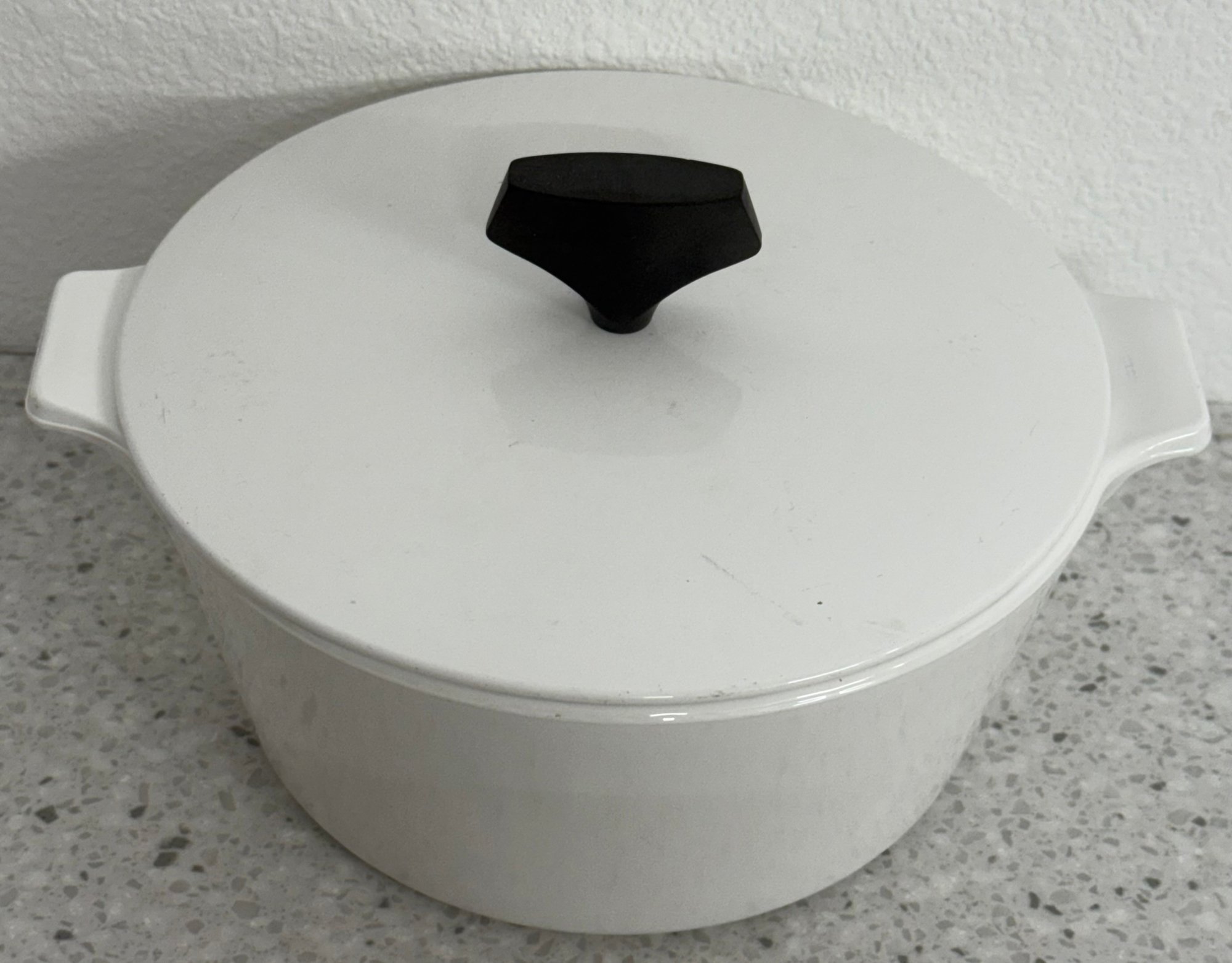 MCM Corning Ware Buffet Server 1 3/4 QT White Lidded Casserole #50731 | Auctionninja.com