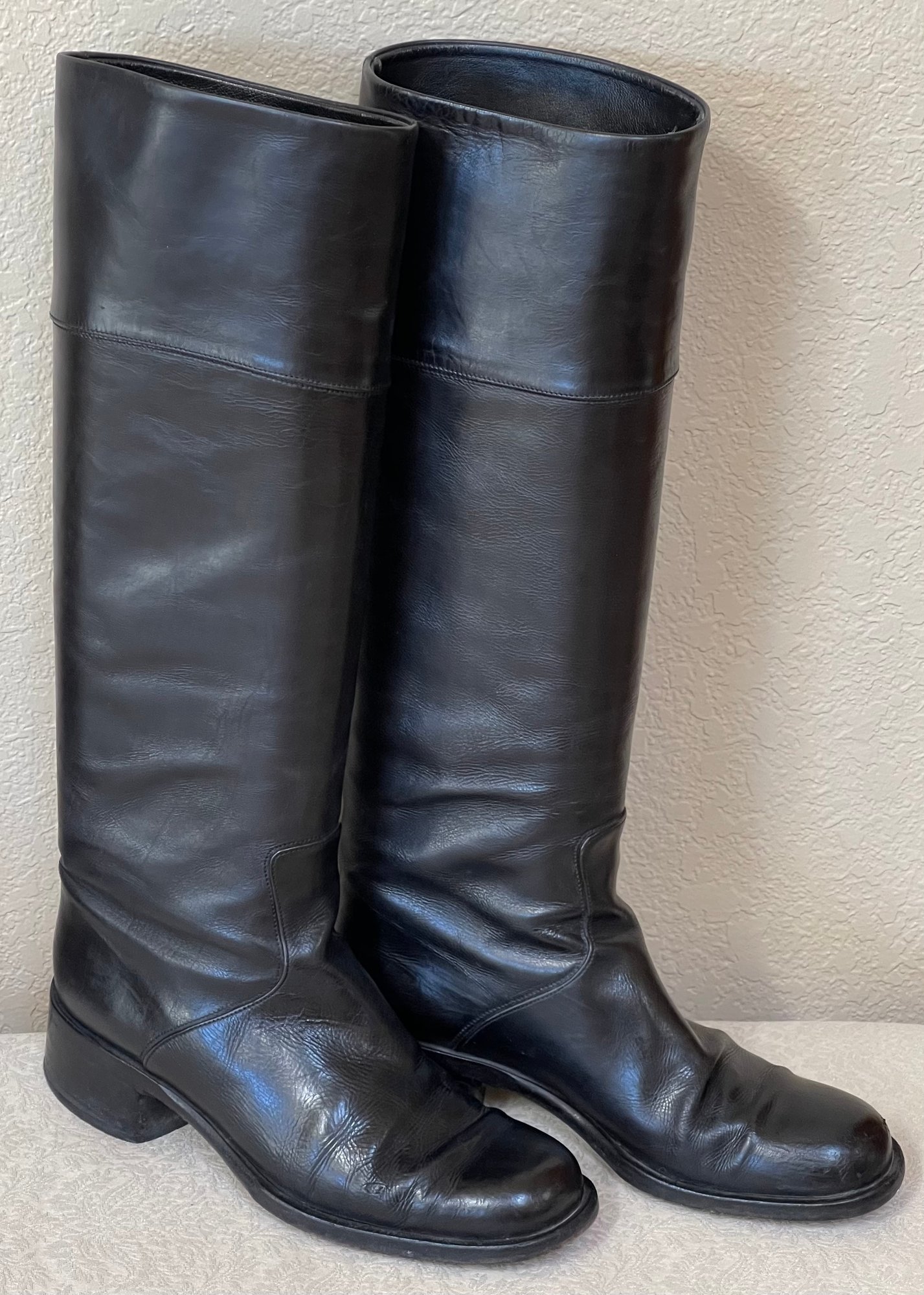 Pair Of Black Leather Joan Helpern Signature Made In Italy Leather ...