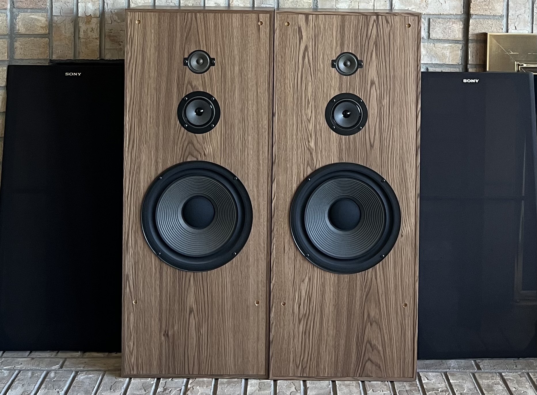 Pair Of Sony SS-U420 34.5" Tower Speakers #41738 | Auctionninja.com