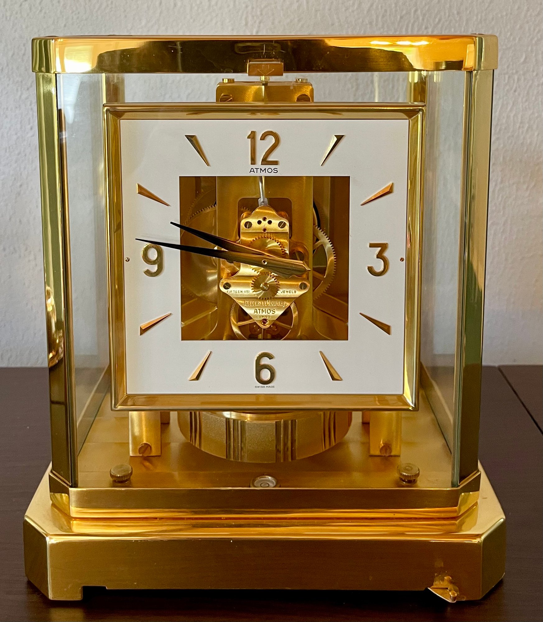 Atmis Swiss Jaeger Le Coulte Fifteen Jewel Clock #42359 | Auctionninja.com