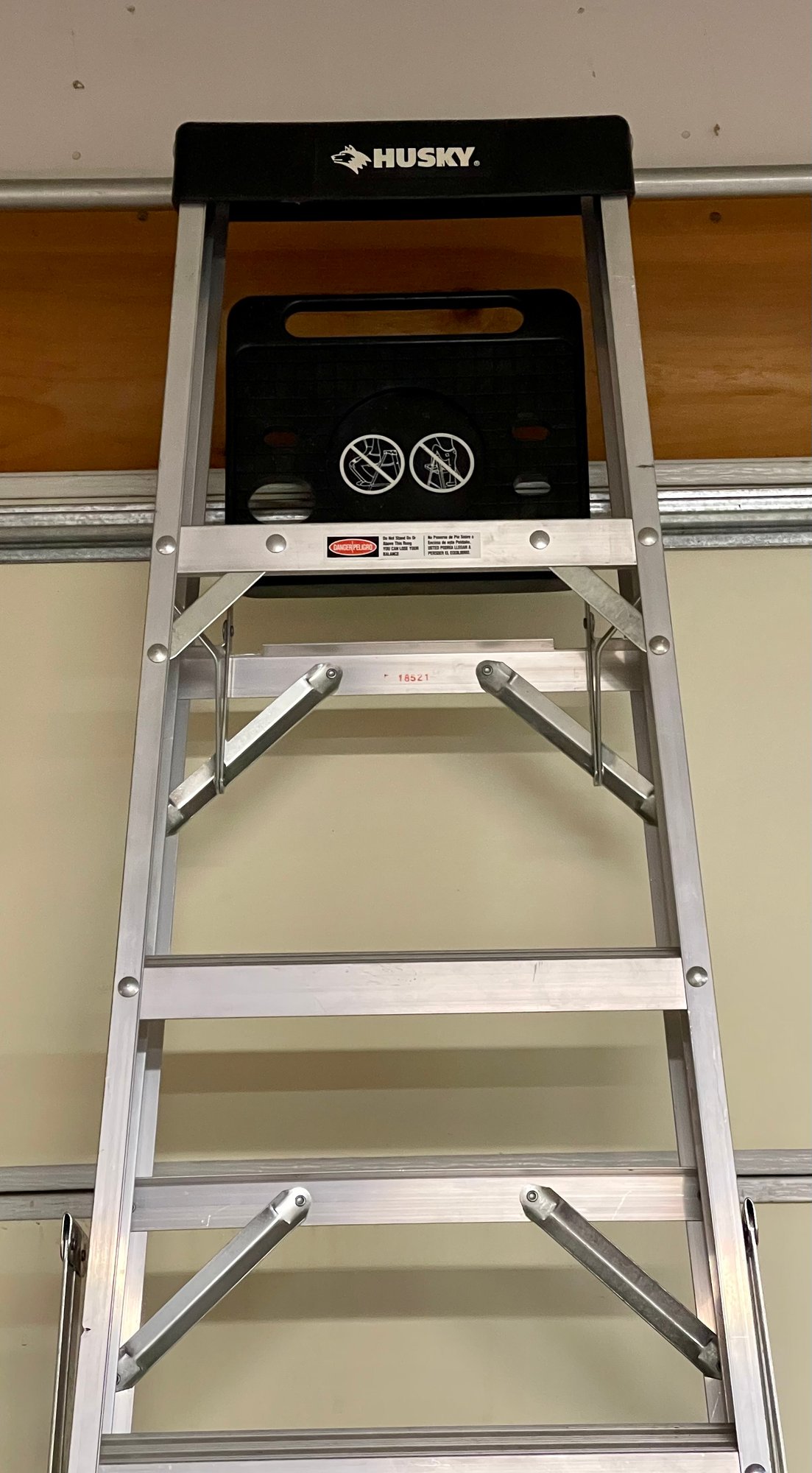 Husky 250 Pound Ladder - 68.5" - ASL1-8 & 5 Foot Keller Ladder 225 ...