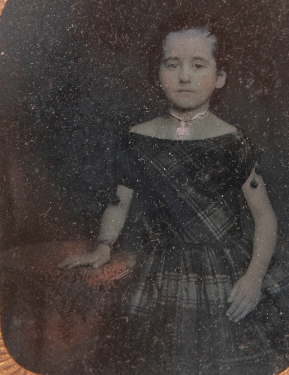 NINTH PLATE RUBY GLASS AMBROTYPE #1105 | Auctionninja.com