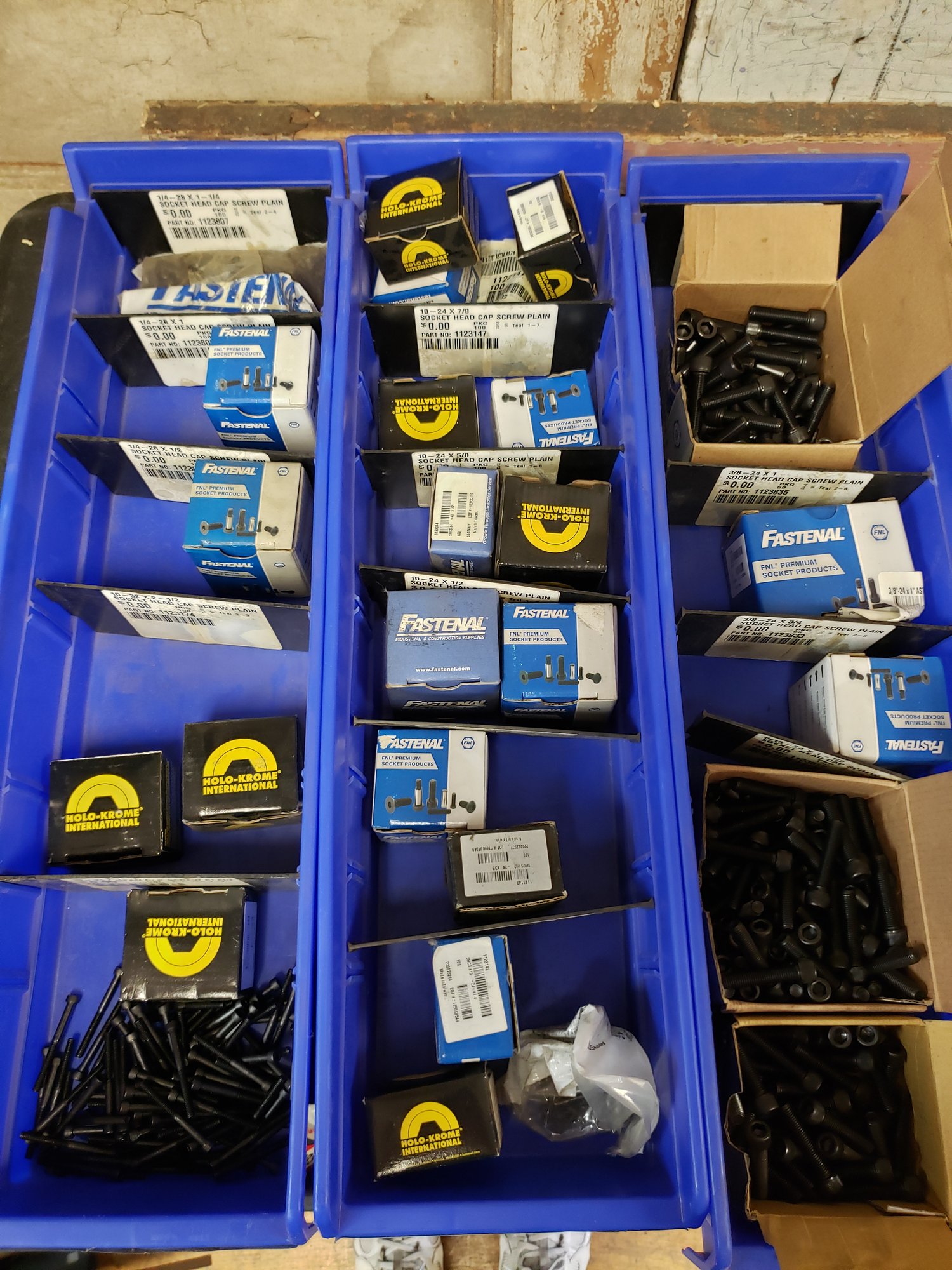 Fastenal Hardware Lot3 E2 #25140 | Auctionninja.com