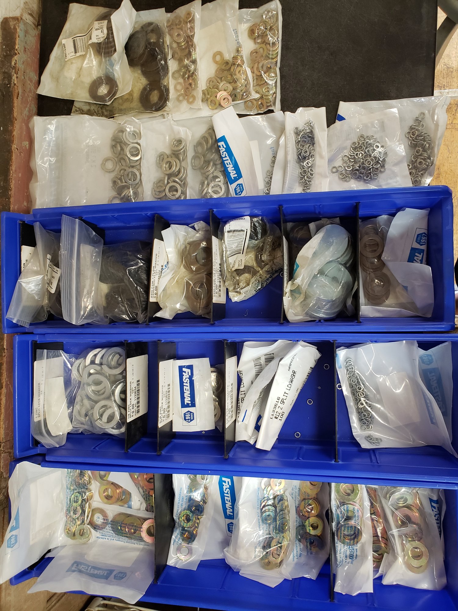 Fastenal Hardware Lot4 E2 #25141 | Auctionninja.com