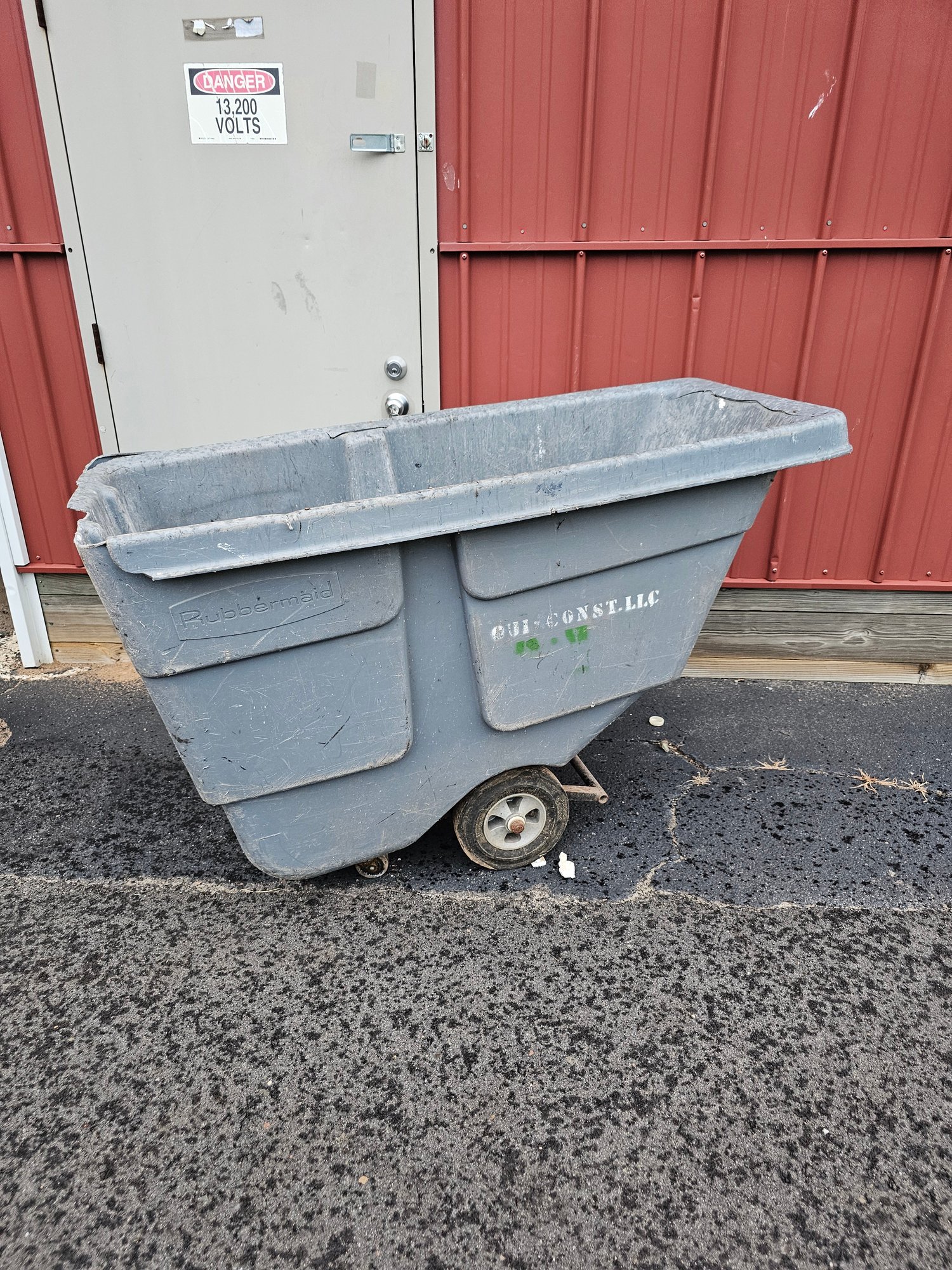 Gray Rubbermaid Dumpster Cart #25313 | Auctionninja.com