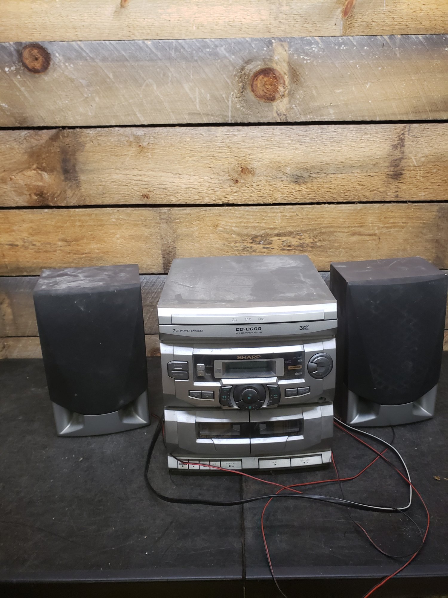 Sharp CD Cassette Player With Speakers J1 #28644 | Auctionninja.com