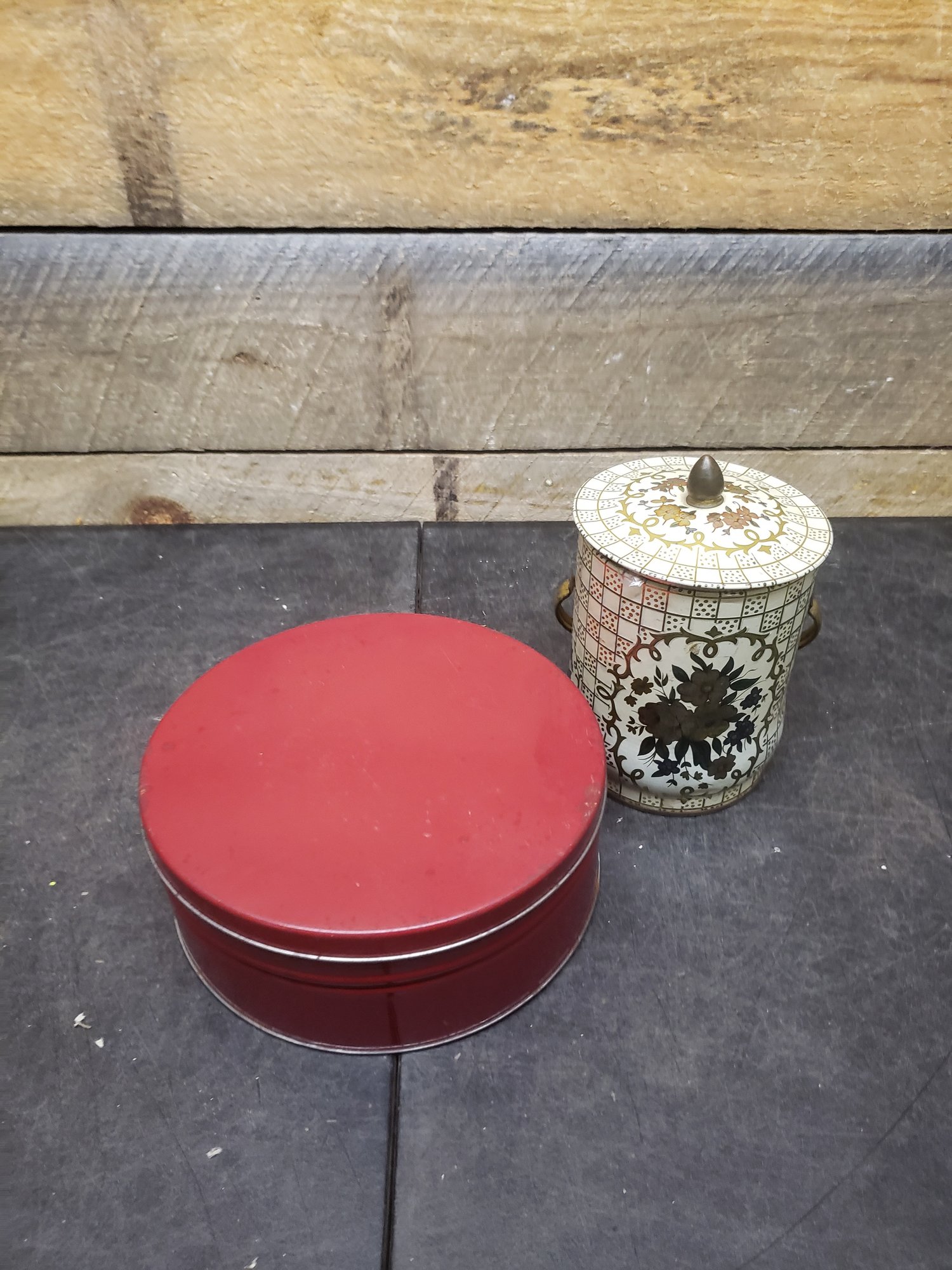 Sewing Tins Buttons And Elastic Lot J3 #28727 | Auctionninja.com