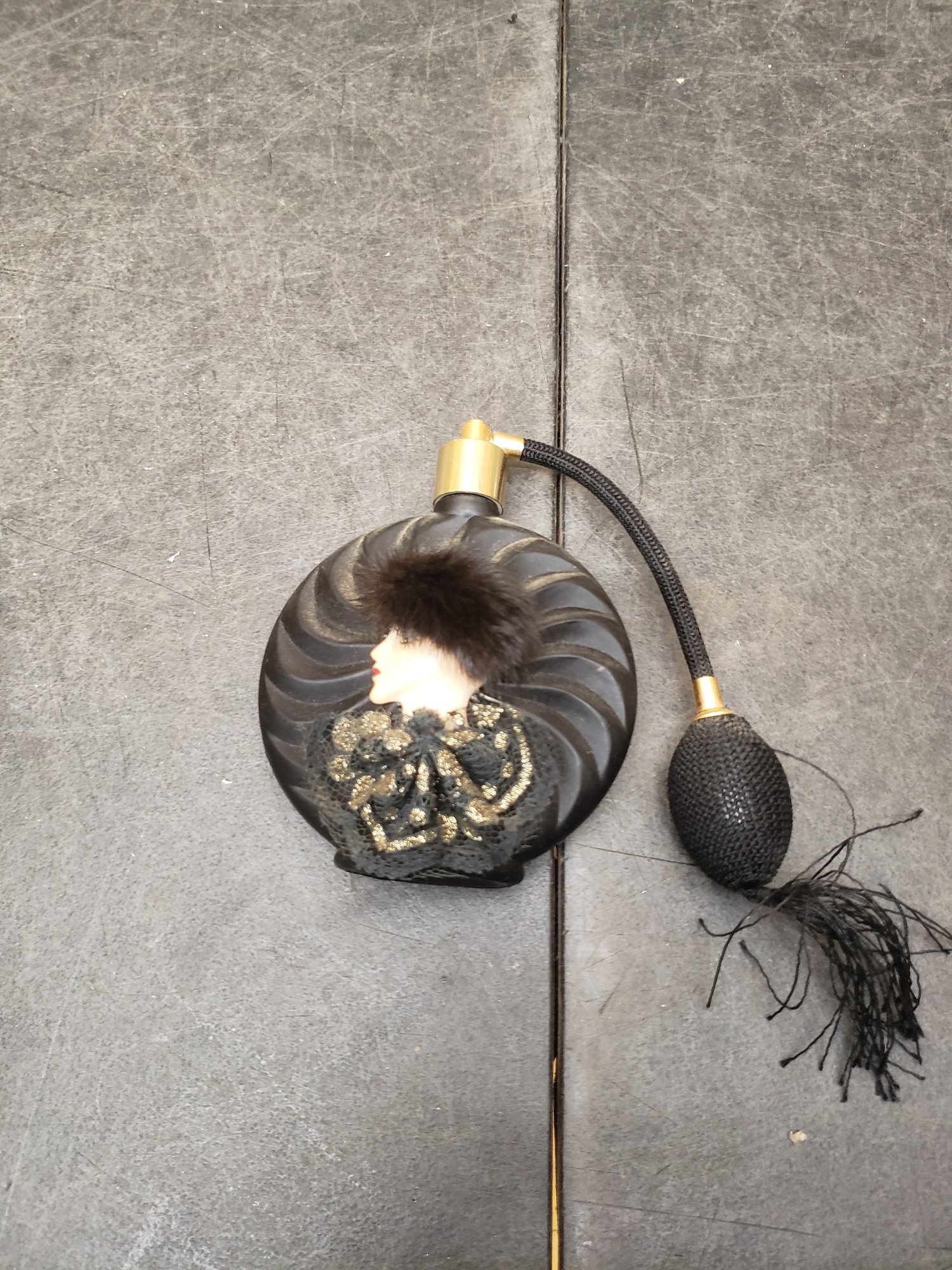 Perfume Bottle J2 #28814 | Auctionninja.com