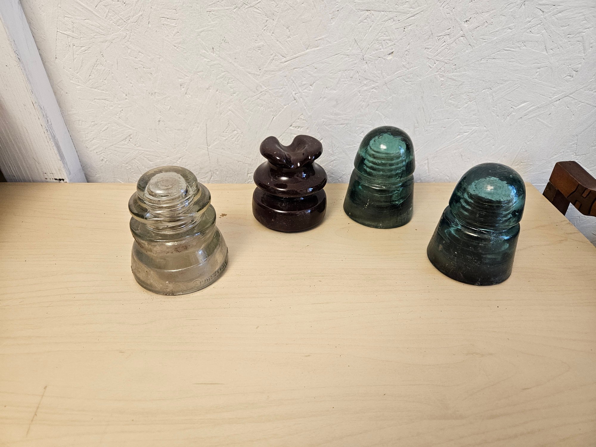 4 Multi-Color Glass Insulators #2440 | Auctionninja.com