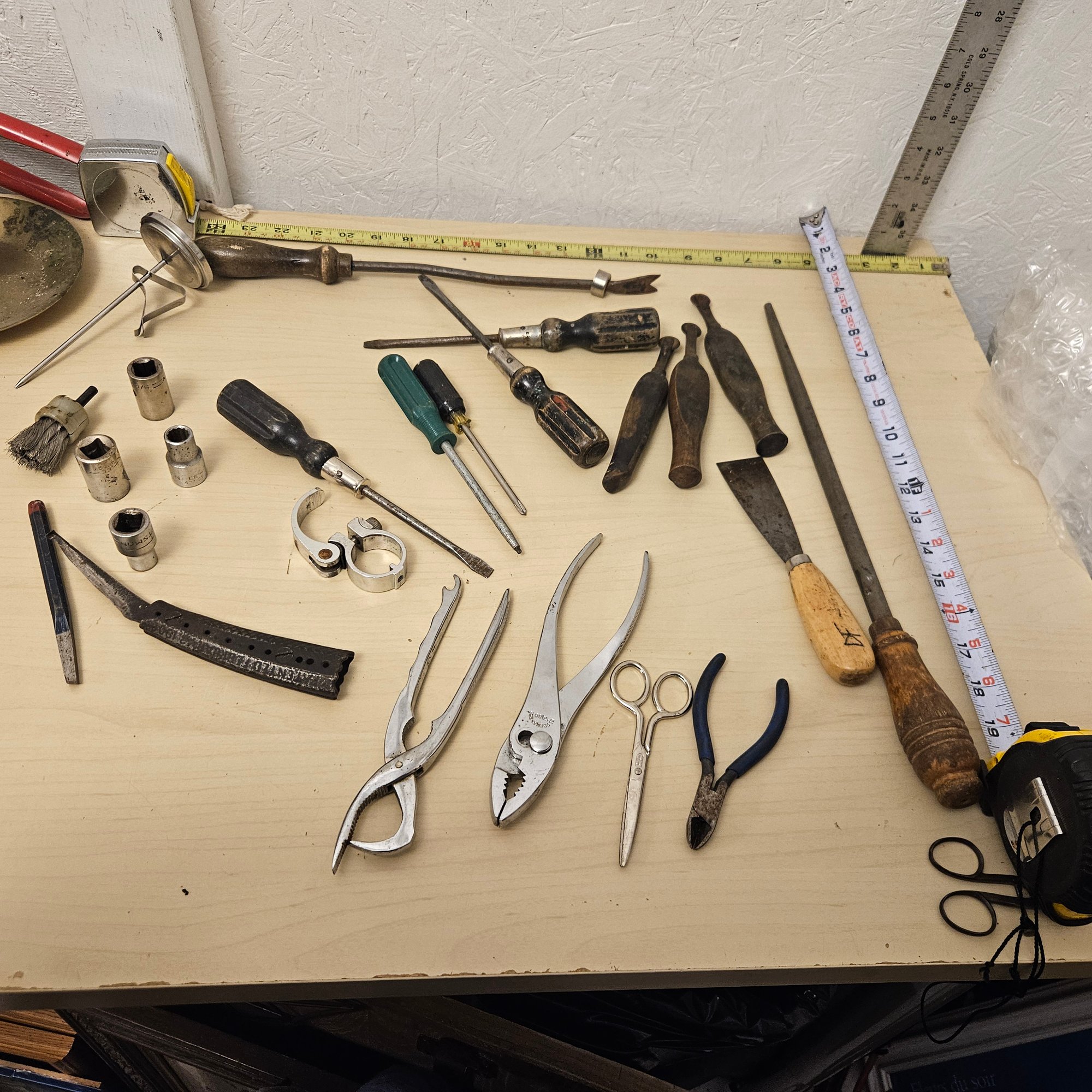 DIY Hardware Essentials Kit #3450 | Auctionninja.com