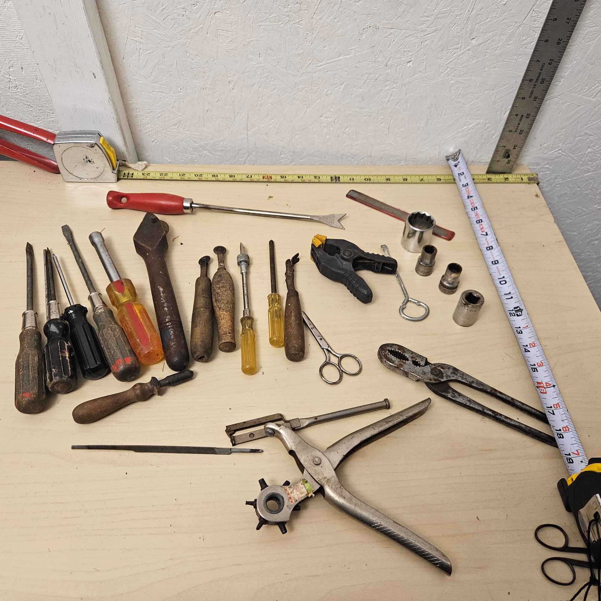DIY Hardware Essentials Kit #3451 | Auctionninja.com