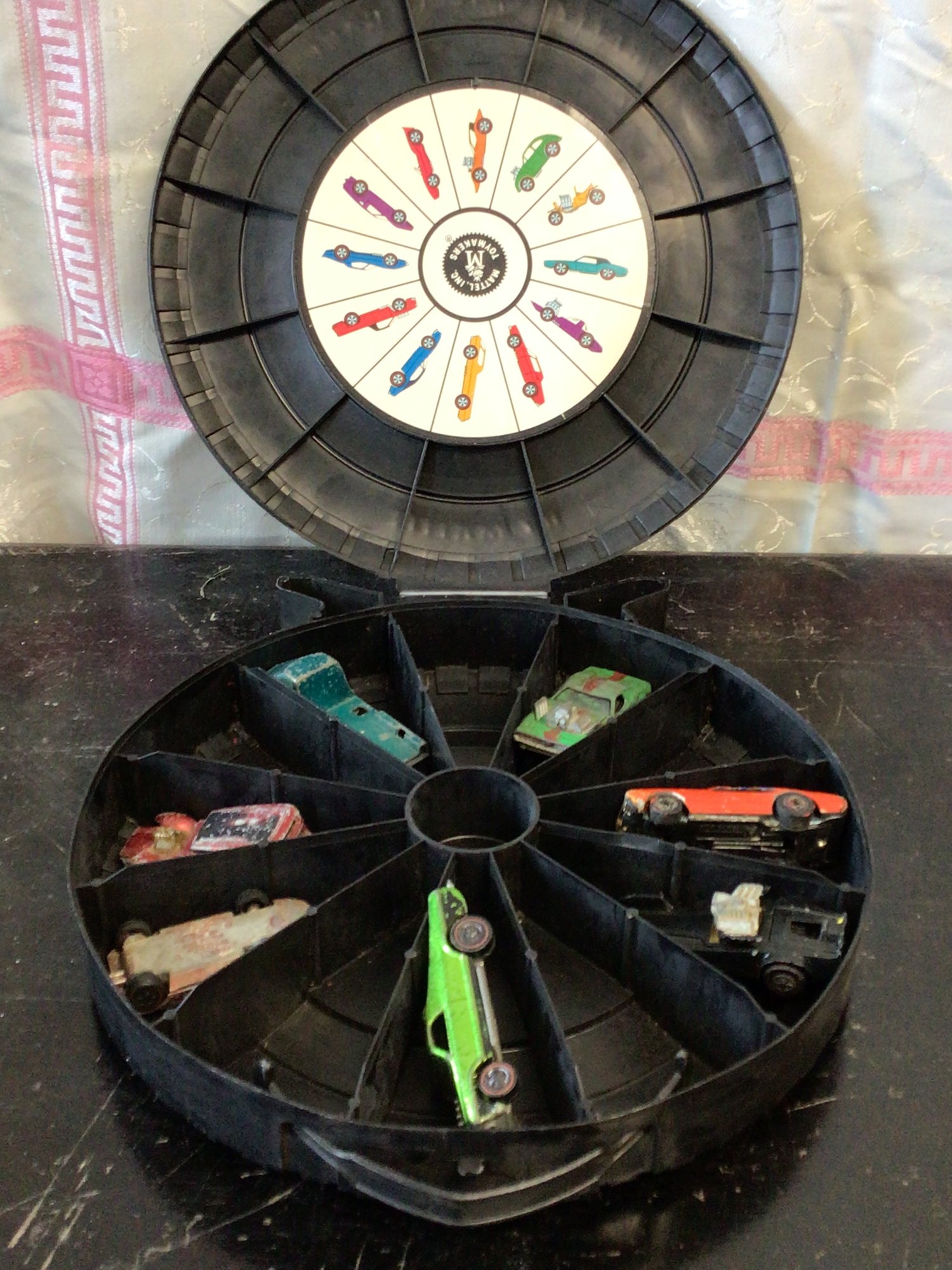 Vintage Hot Wheels Car Case With Some Cars #10649 | Auctionninja.com