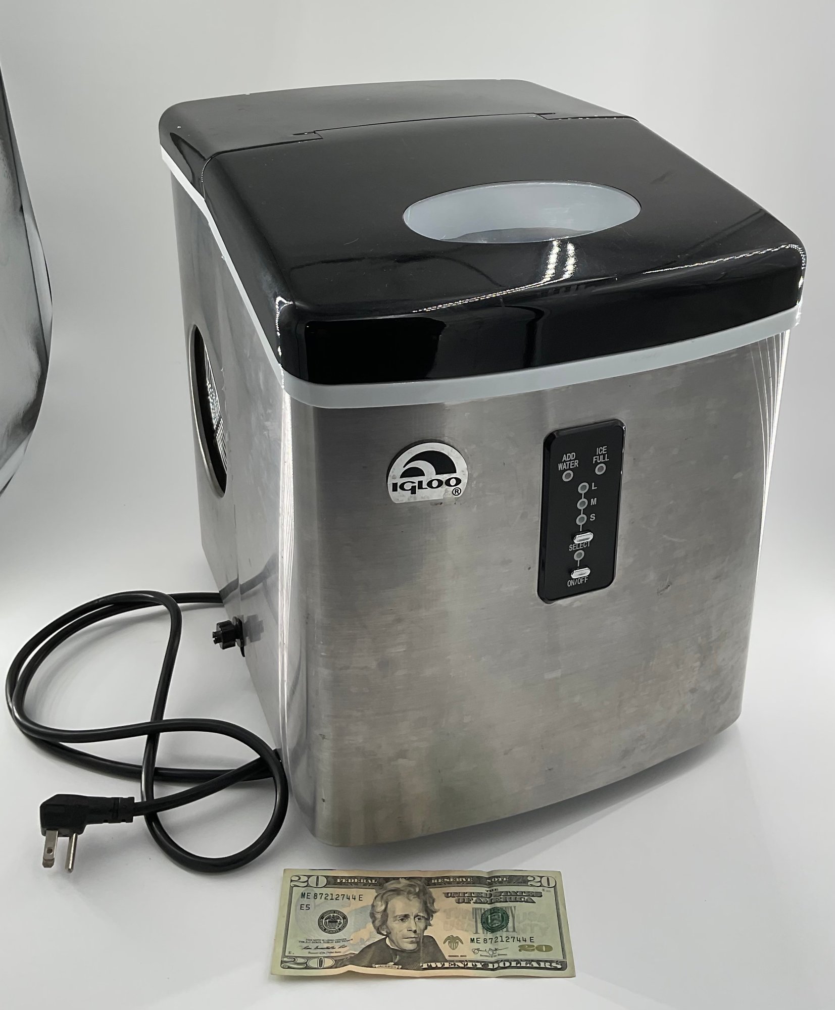 Igloo Portable Electronic Ice Maker - Model ICE103 - Works, See Photos ...