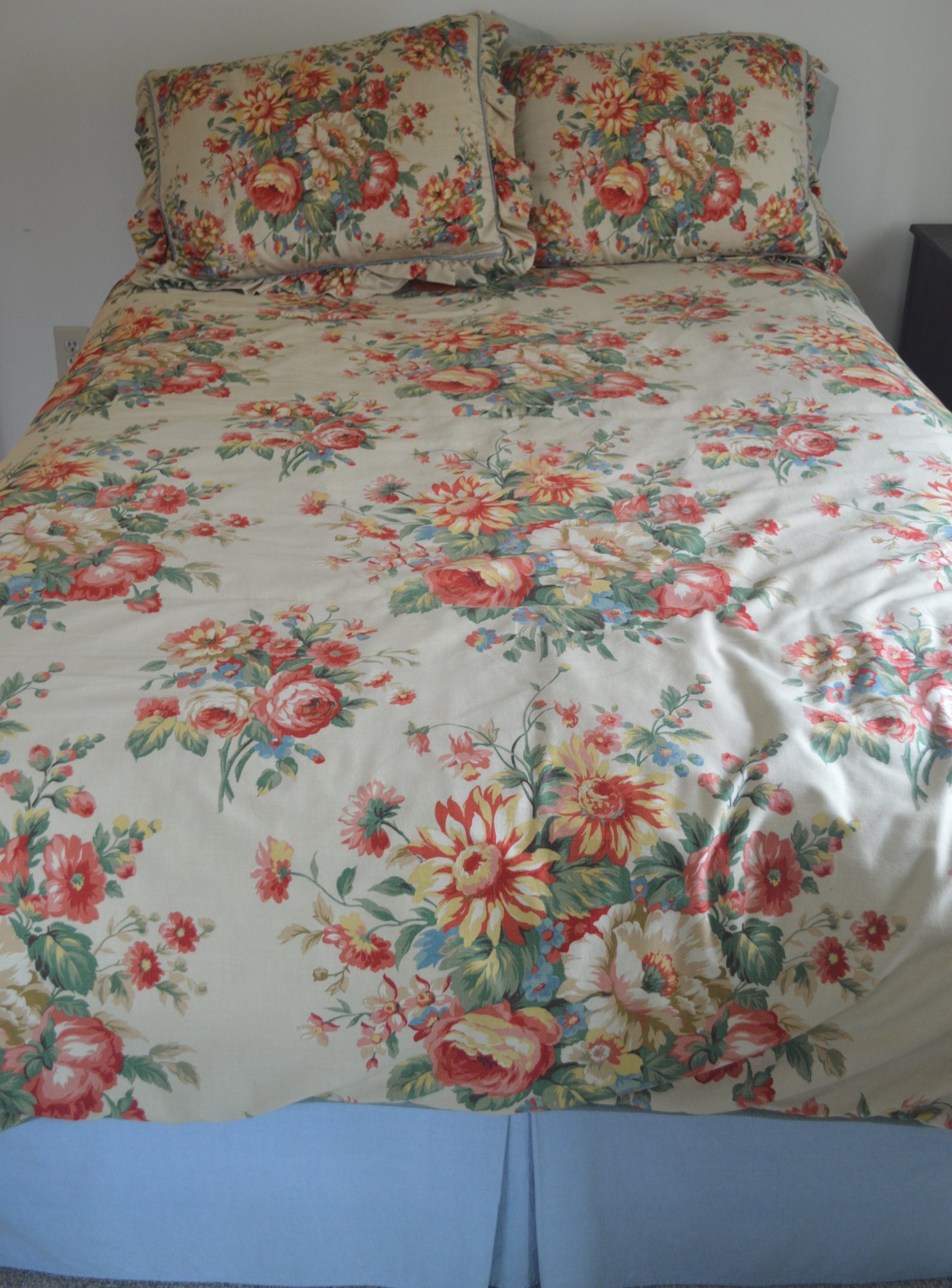 Antique Spool Bed Frame & Full Size Mattress Set #9391 | Auctionninja.com