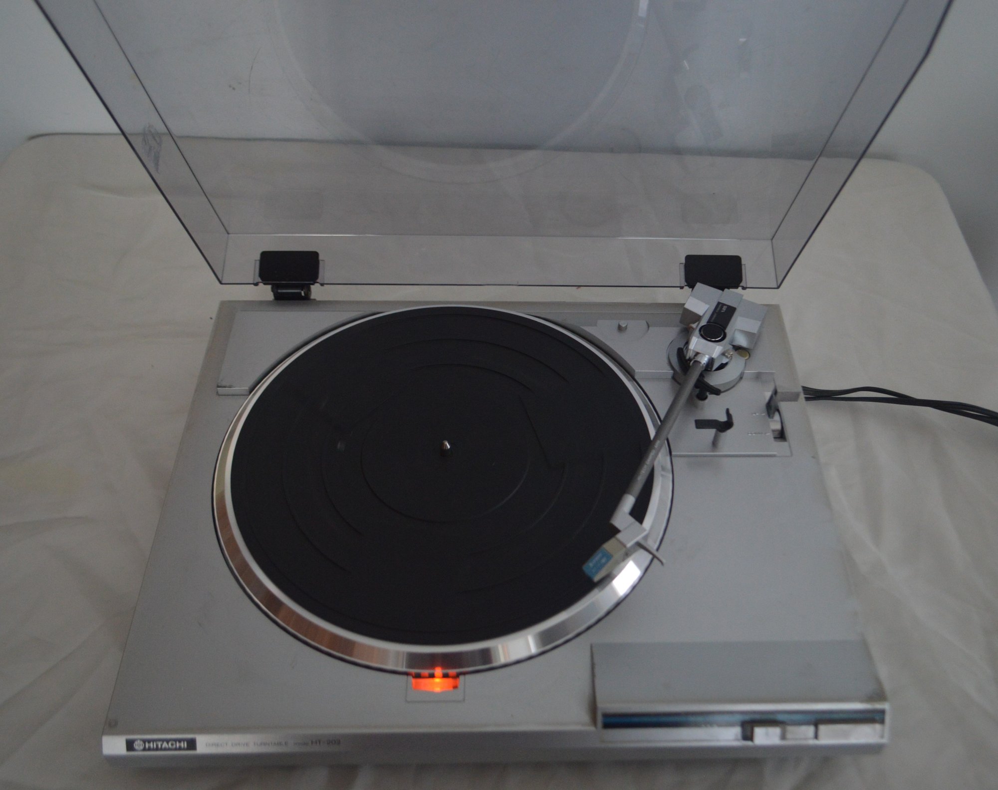 Spin Your Vintage Vinyl On A Hitachi Turntable #9757 | Auctionninja.com