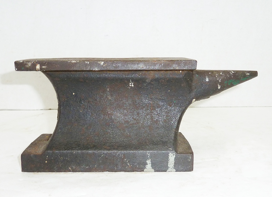Vintage Small Size Iron Anvil, Old Tool #6552 | Auctionninja.com