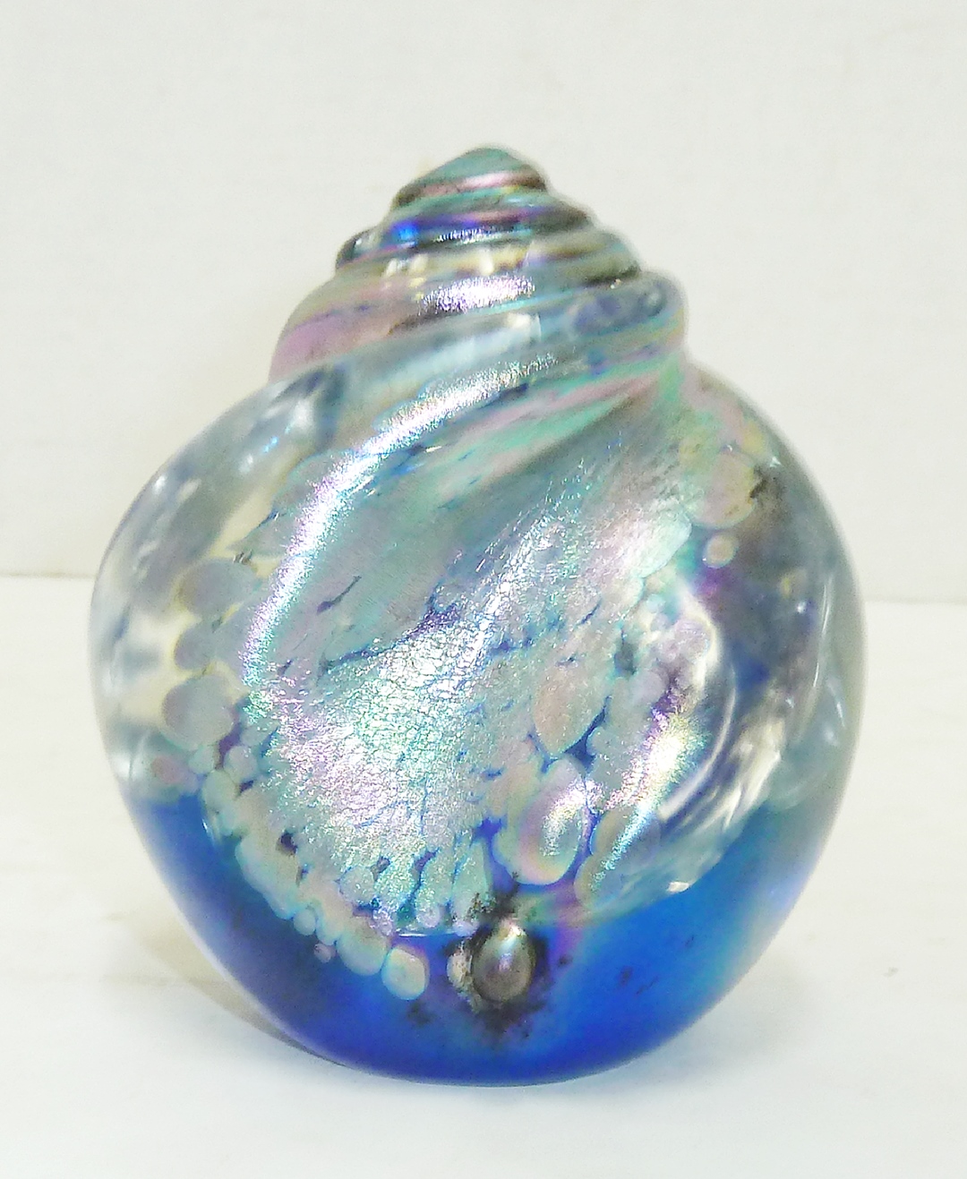 Art Glass Sea Shell Shaped Paperweight #6838 | Auctionninja.com