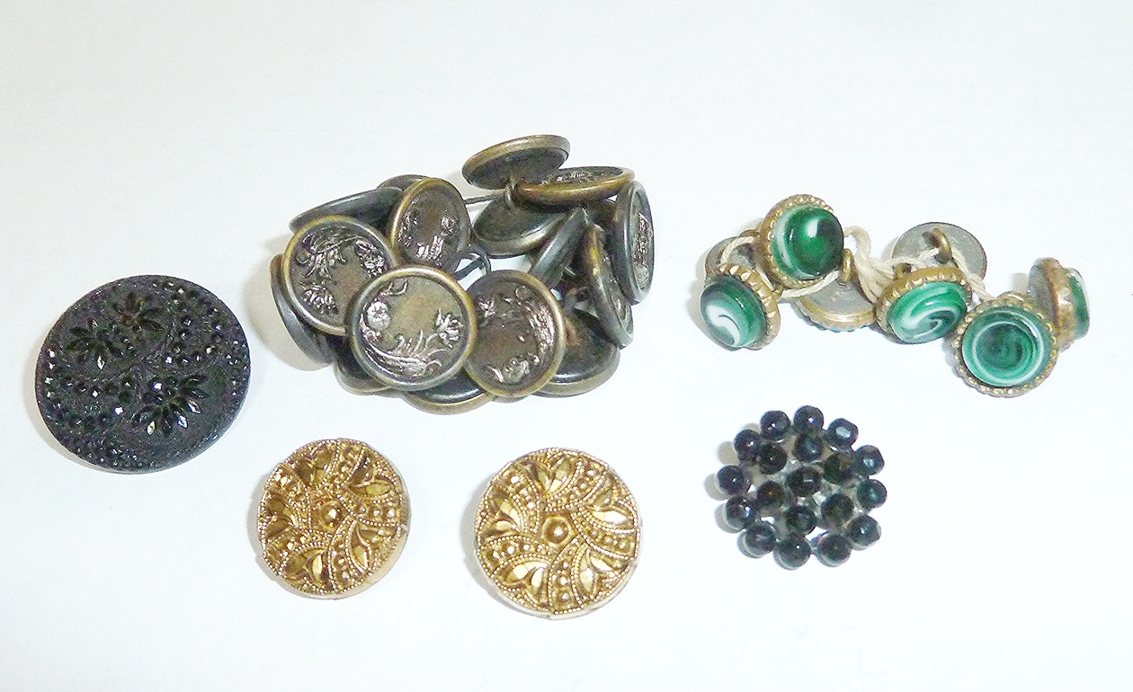 MUST SEE Vintage Button LOT #8979 | Auctionninja.com
