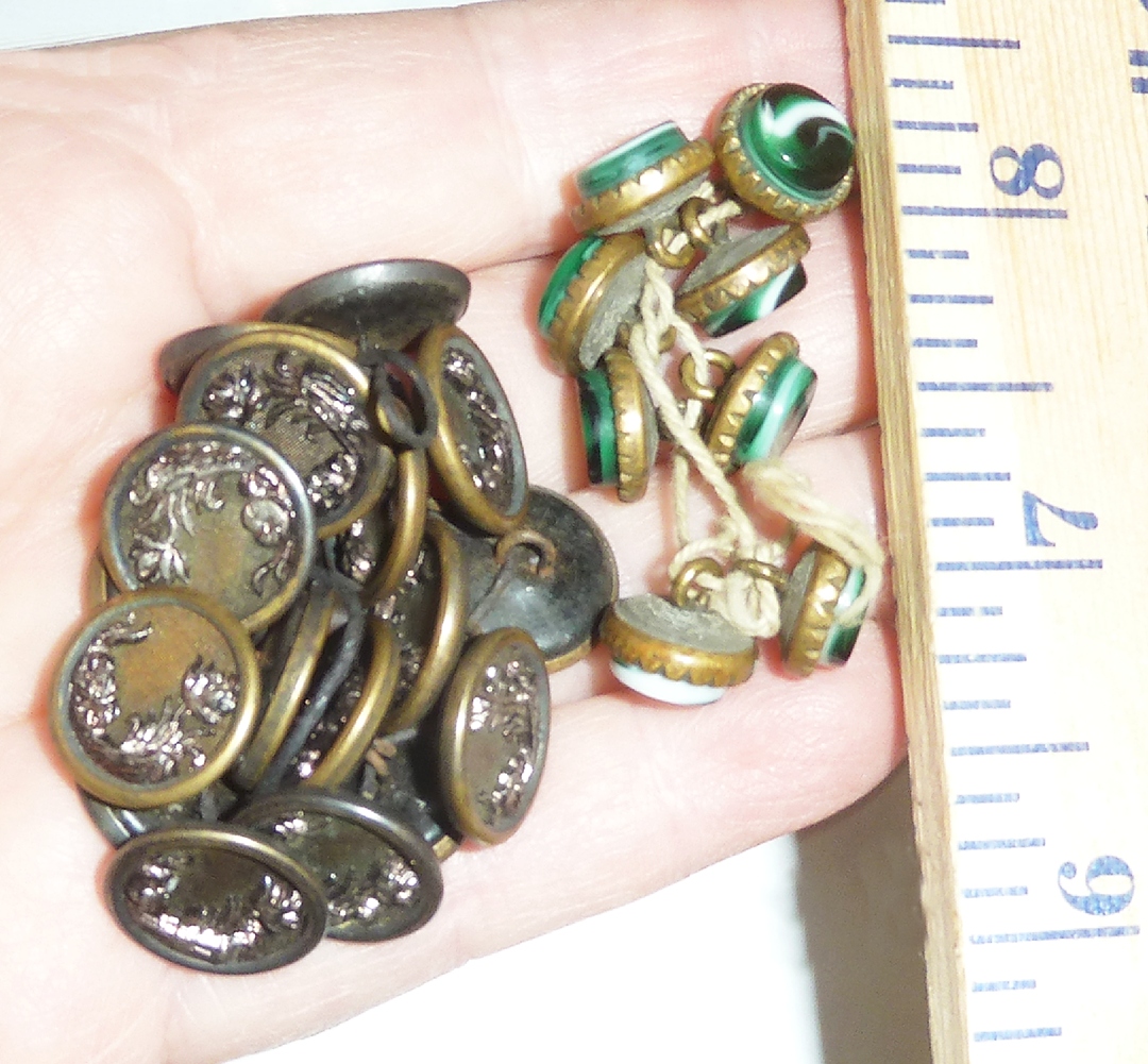 MUST SEE Vintage Button LOT #8979 | Auctionninja.com