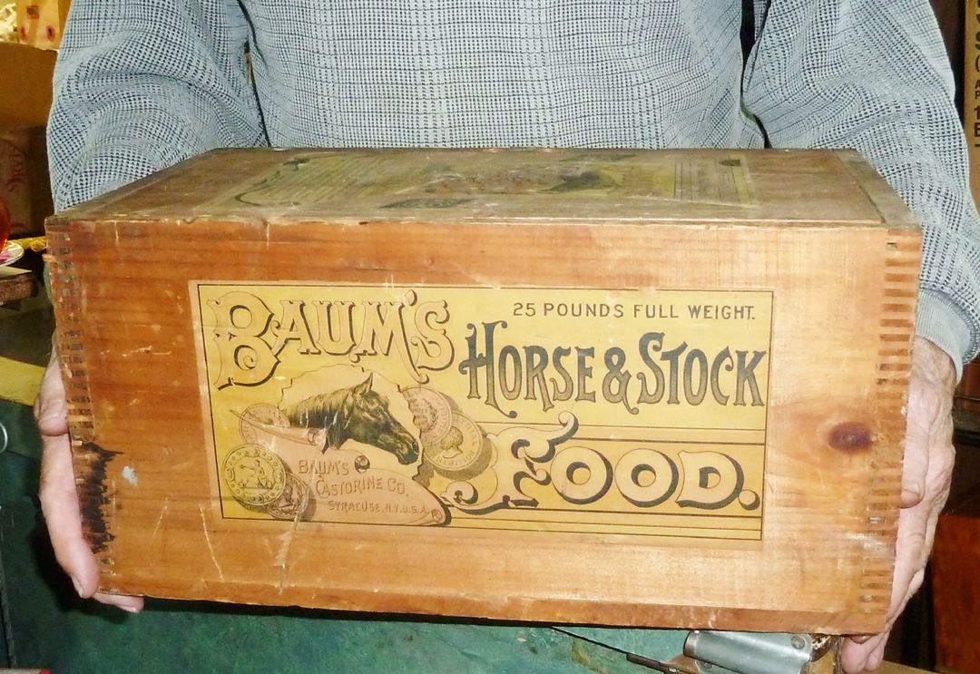 Vintage BAUM'S 25lb Feed Box #4677 | Auctionninja.com