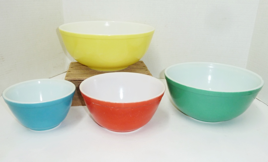 Vintage Pyrex Primary Color Bowl SET, Numbered #8321 | Auctionninja.com