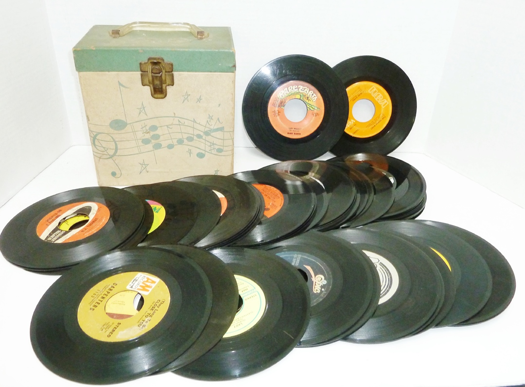 Vintage 45 Records In Case, FULL #5261 | Auctionninja.com
