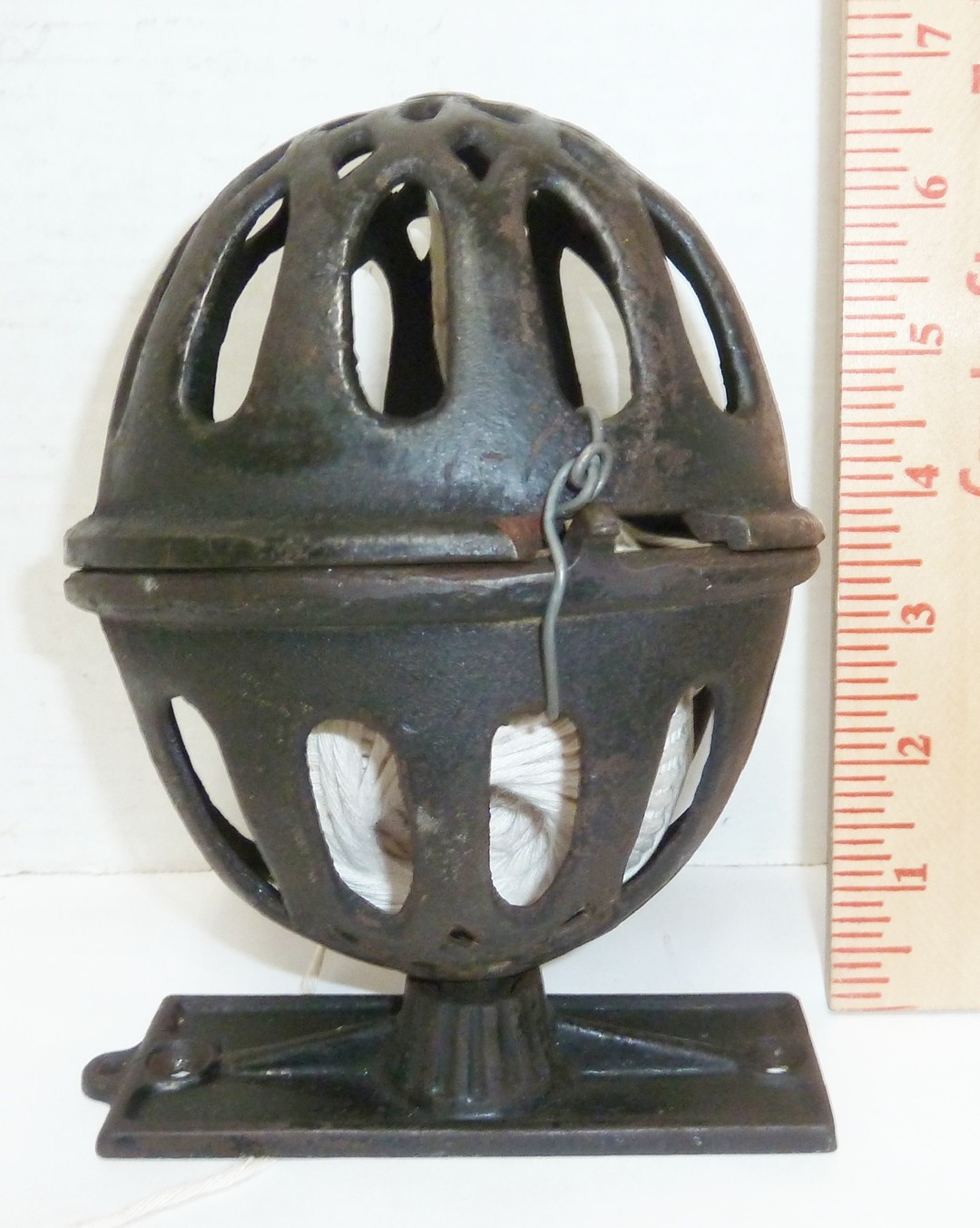 Cast Iron Country Store Butchers String Holder #9581 | Auctionninja.com