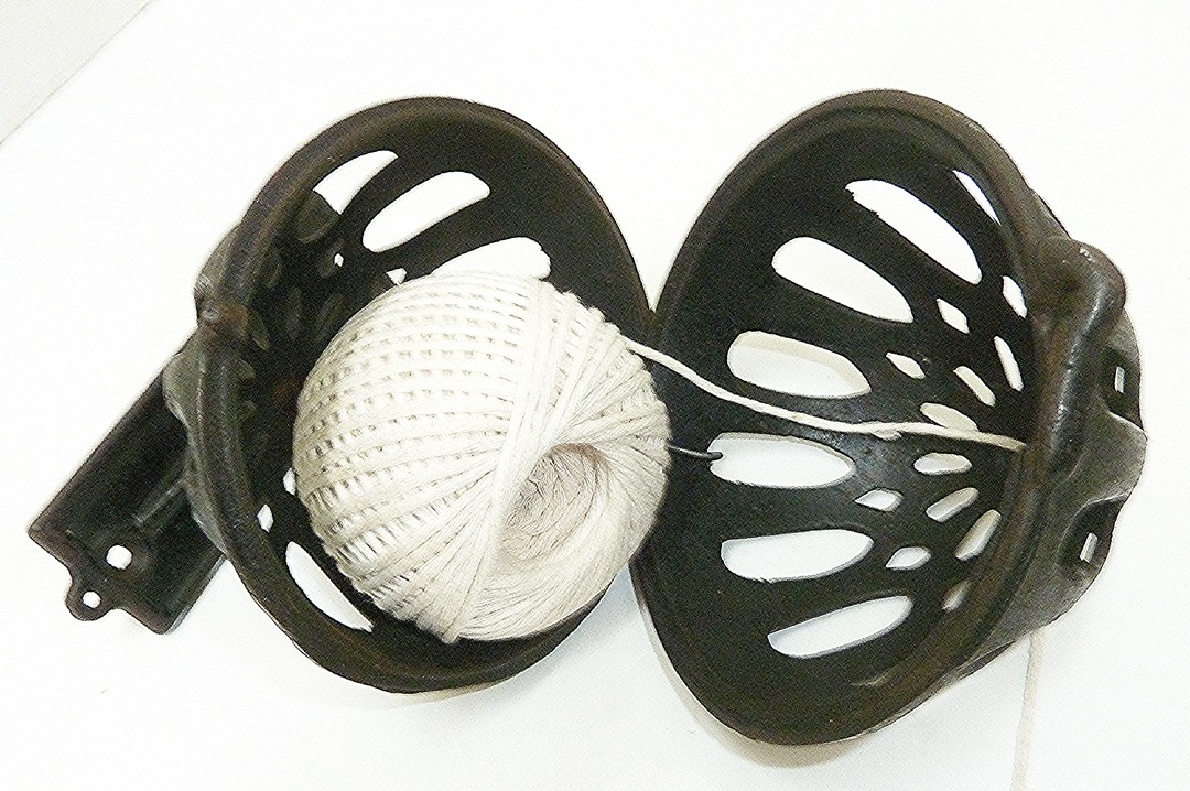 Cast Iron Country Store Butchers String Holder #9581 | Auctionninja.com