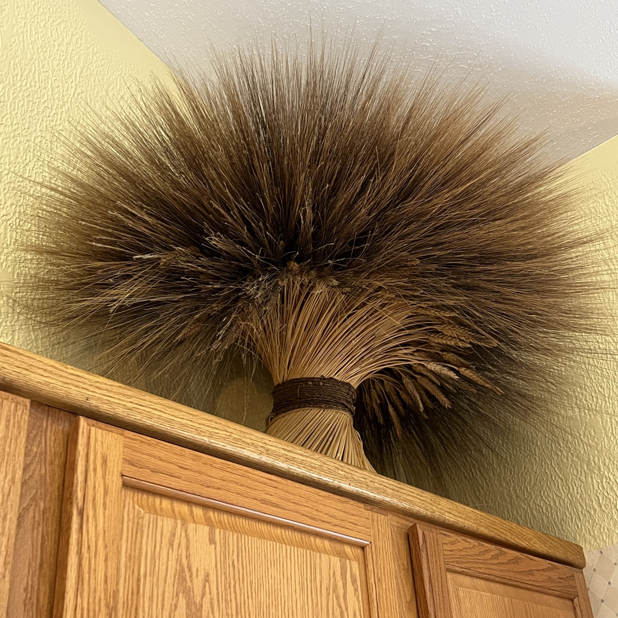 Large Decorative Dried Wheat Decor (Kitchen) #125845 | Auctionninja.com