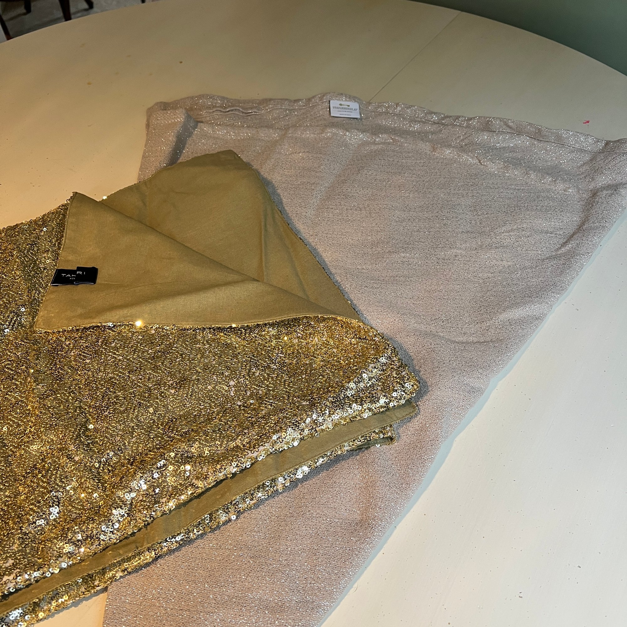 Sequin Tahari Table Runner And Sparkly Festive Tablecloth (Hutch ...